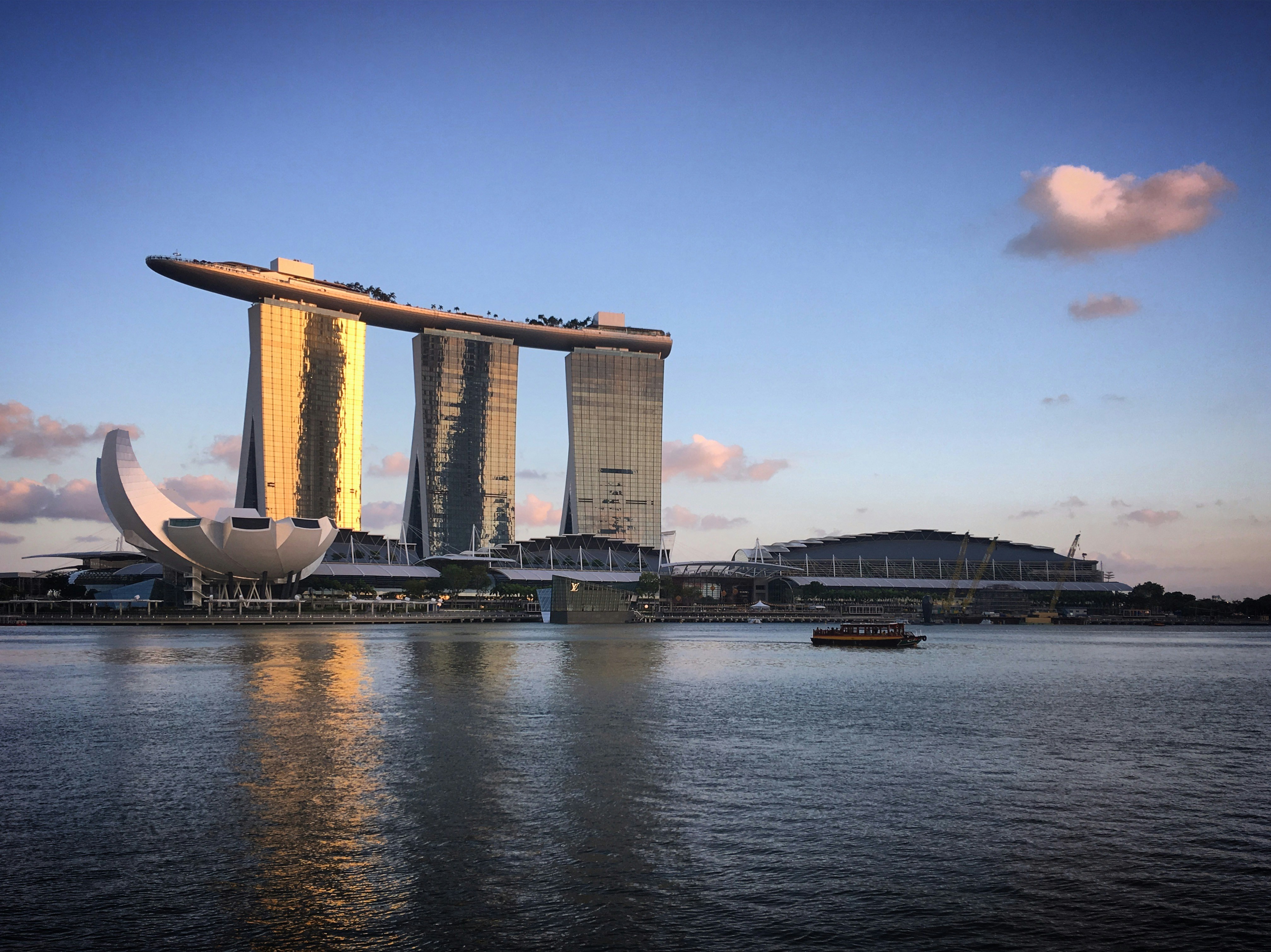 Glass-Top Giants at Golden Hour: Marina Bay Sands Over a Quiet Bay