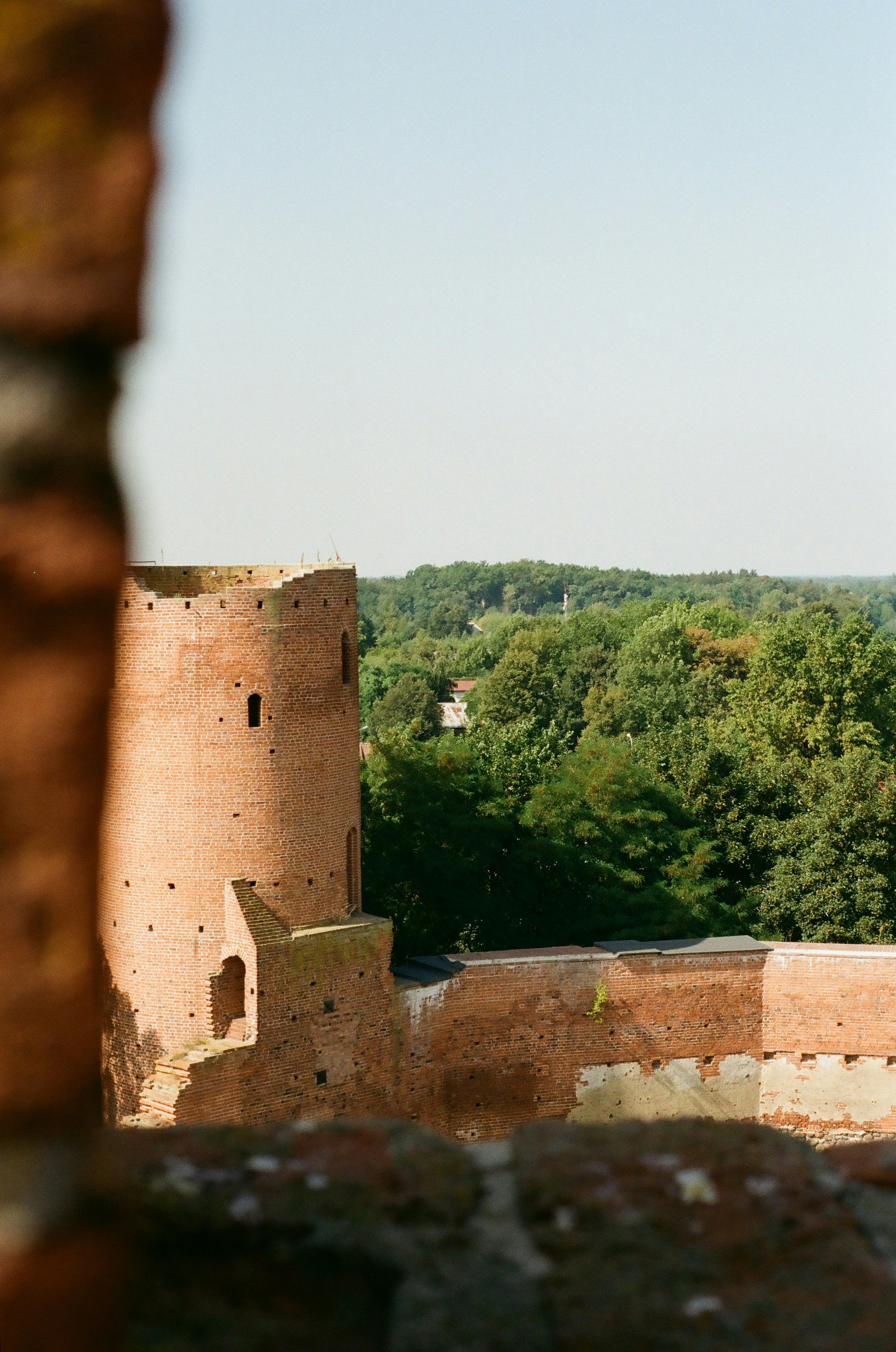 A view of a castle through a hole in a stone wall photo – Free Czersk ...