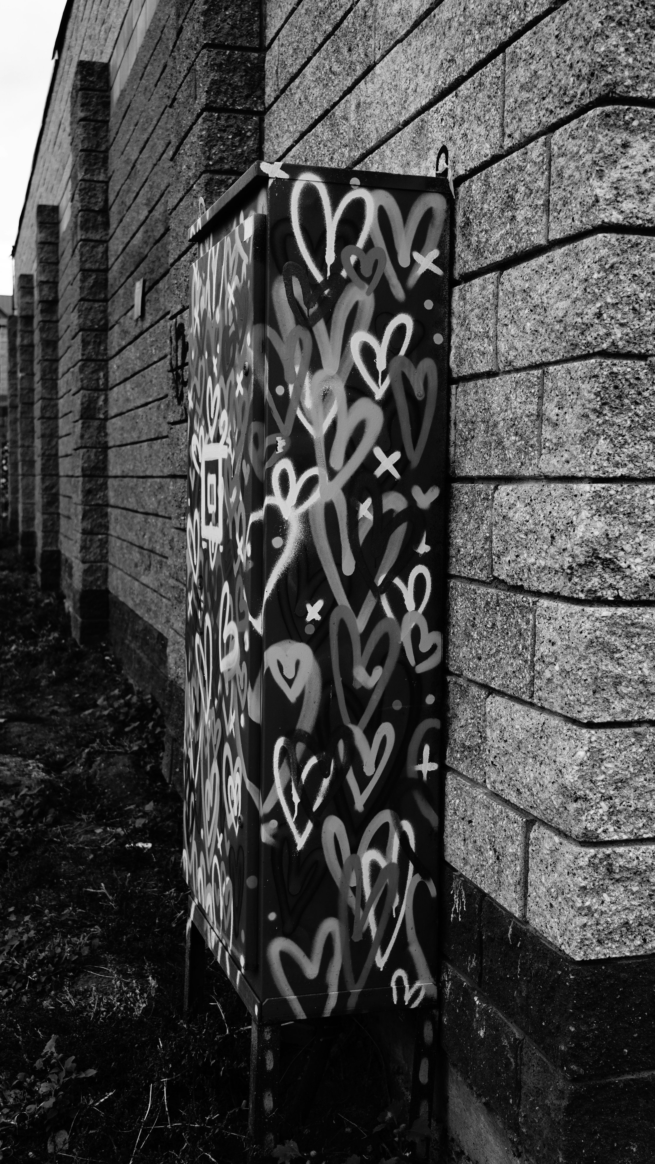 Monochrome Hearts at the Edge: Graffiti-Clad Utility Box in a Brick Alley