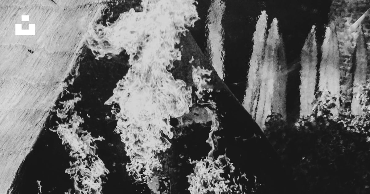 Une Photo En Noir Et Blanc Dune Personne Sur Une Planche à Neige Photo