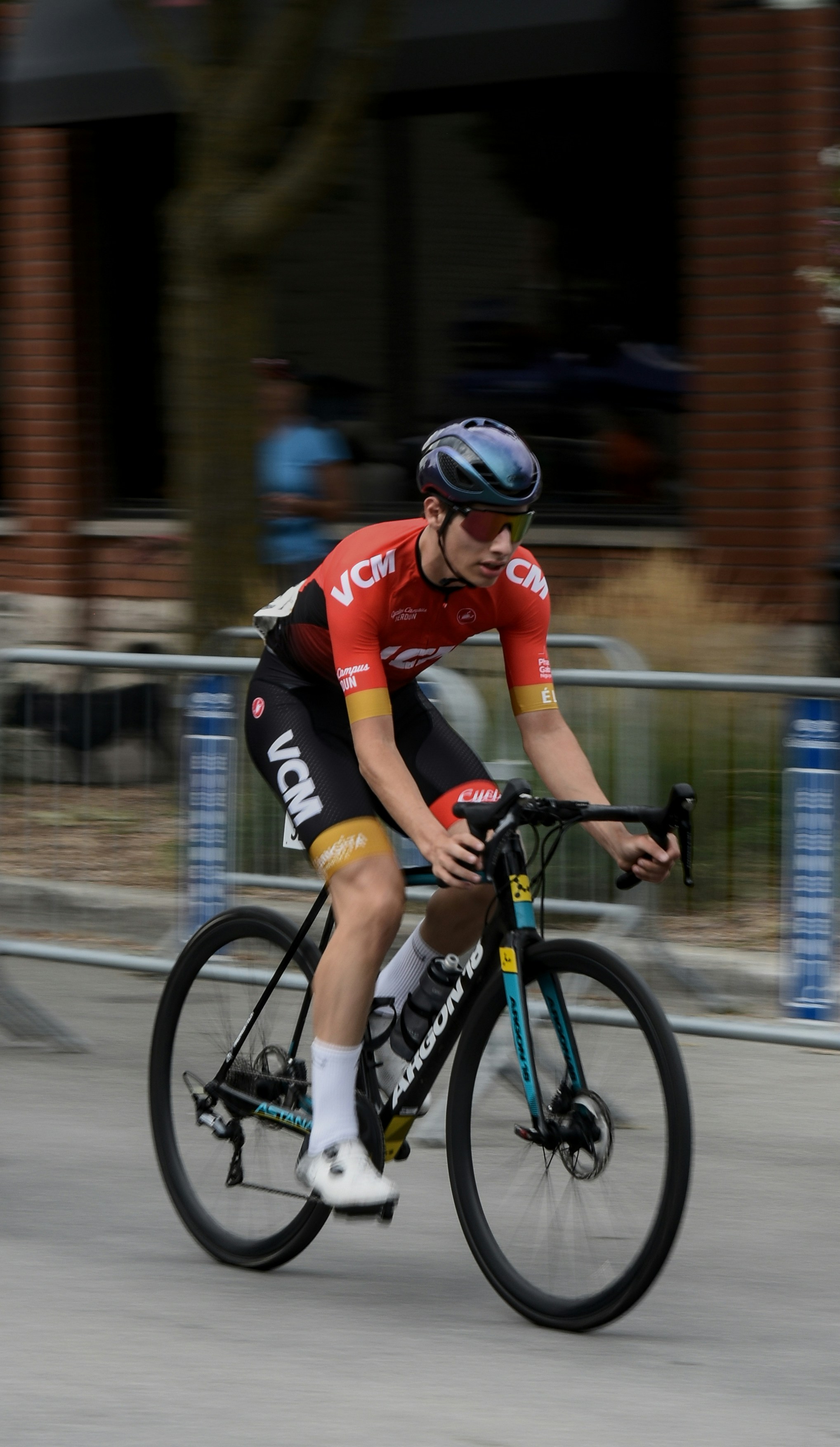 Rider in Red: Focused Pedal Power on a City Course