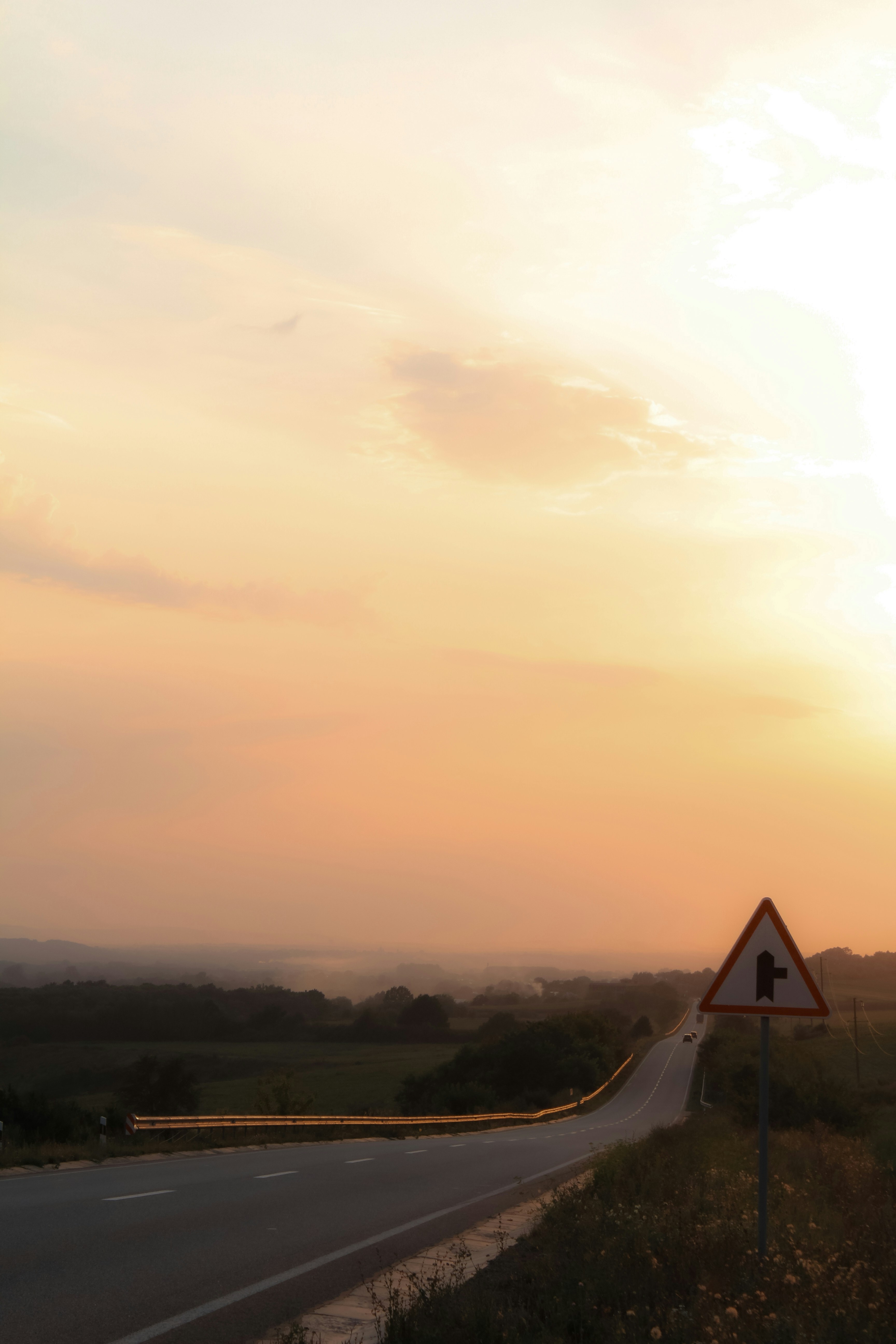Dusk Bend: A Quiet Road Toward the Horizon