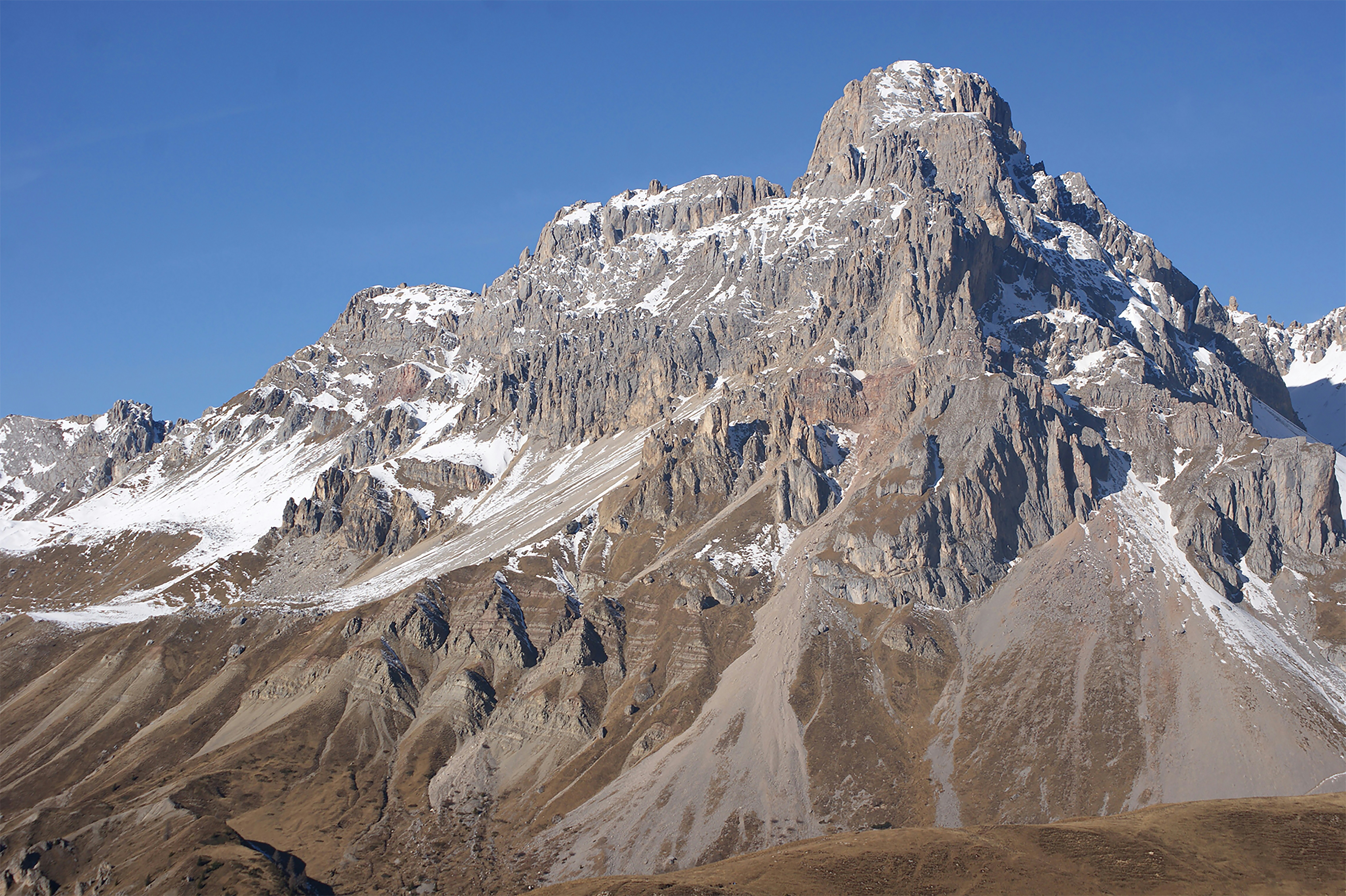 A very tall mountain with snow on it photo – Free Nature Image on Unsplash