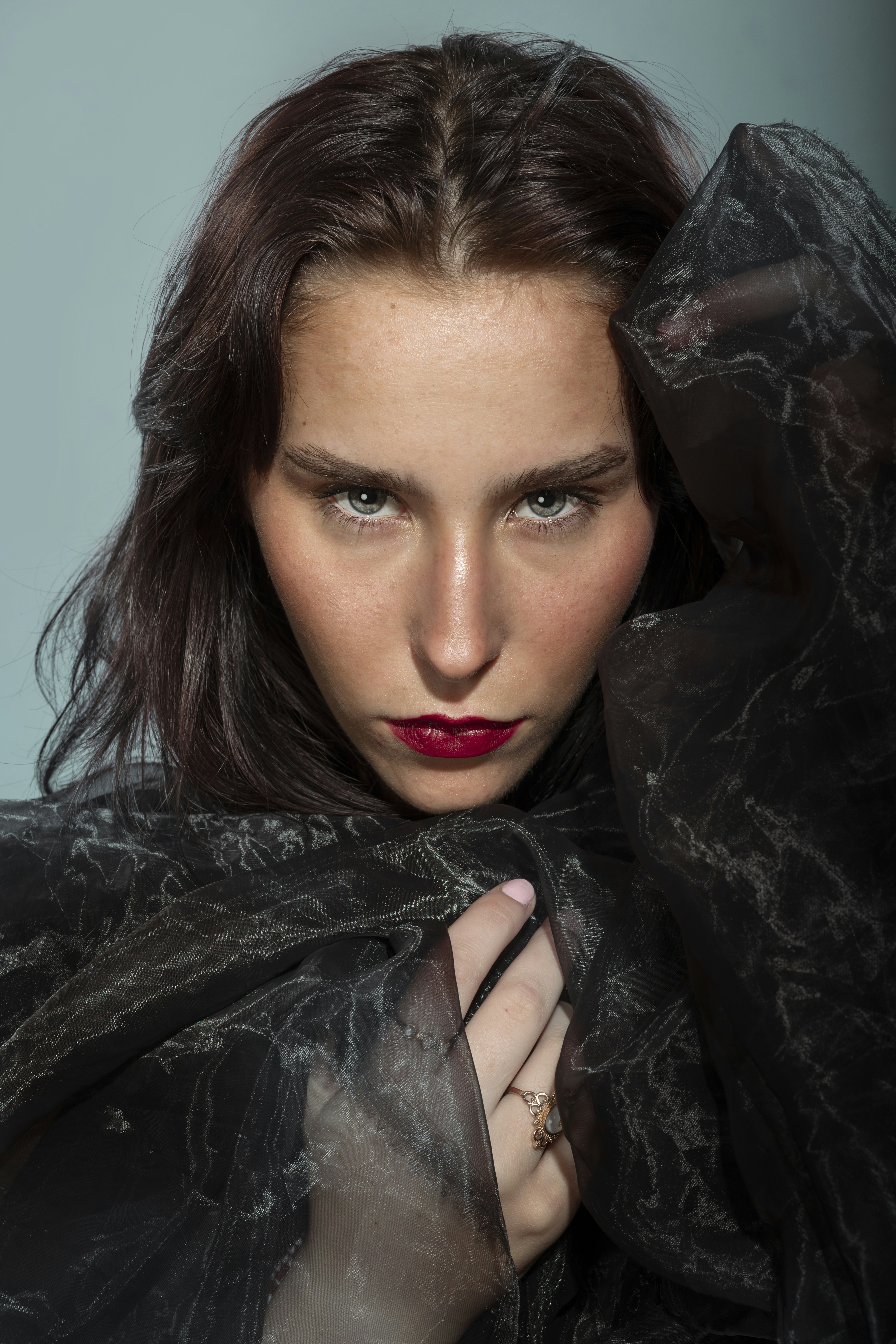 A woman in a black dress with a ring on her finger photo – Free Actress ...