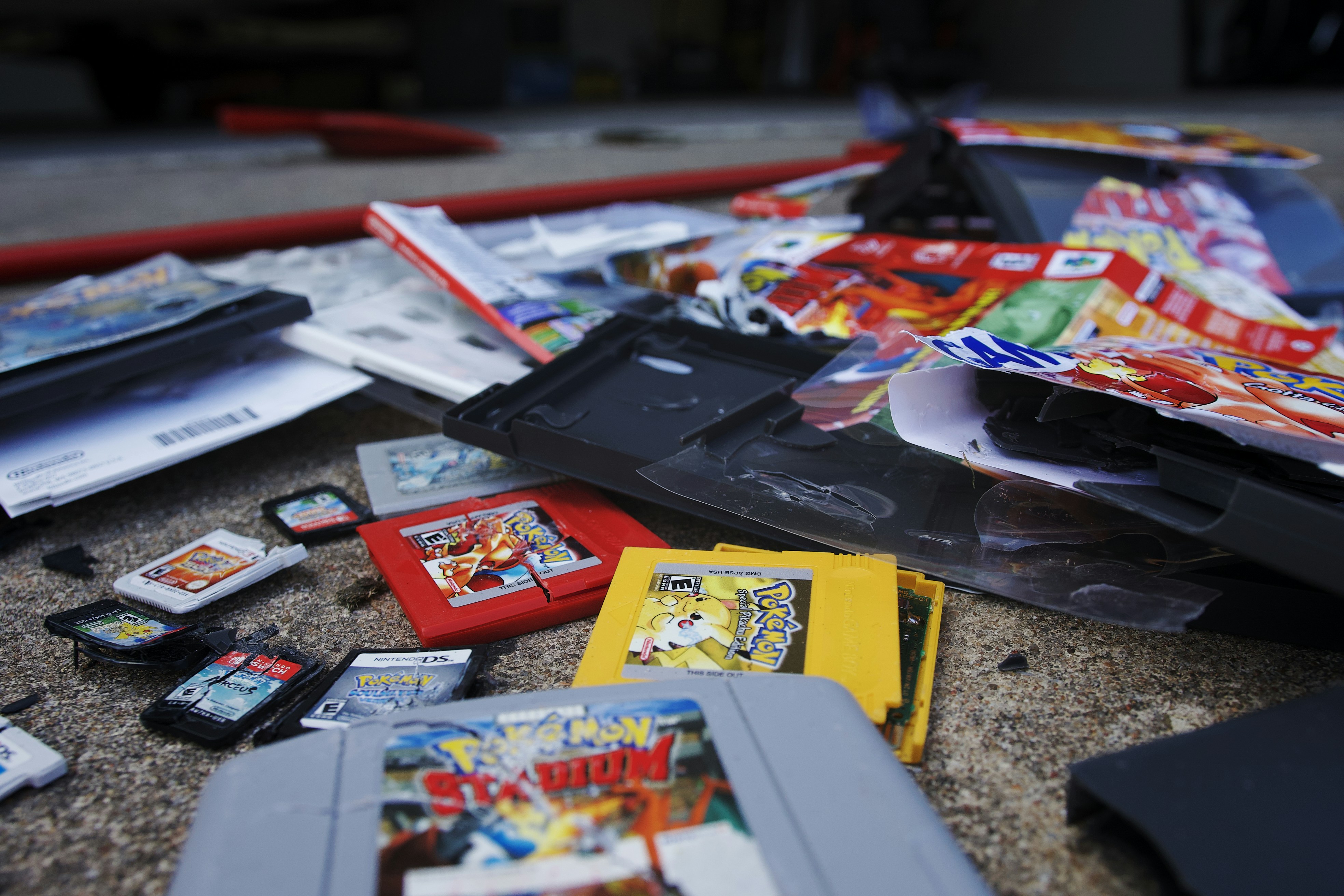 A bunch of nintendo games laying on the ground photo – Free Nintendo ...