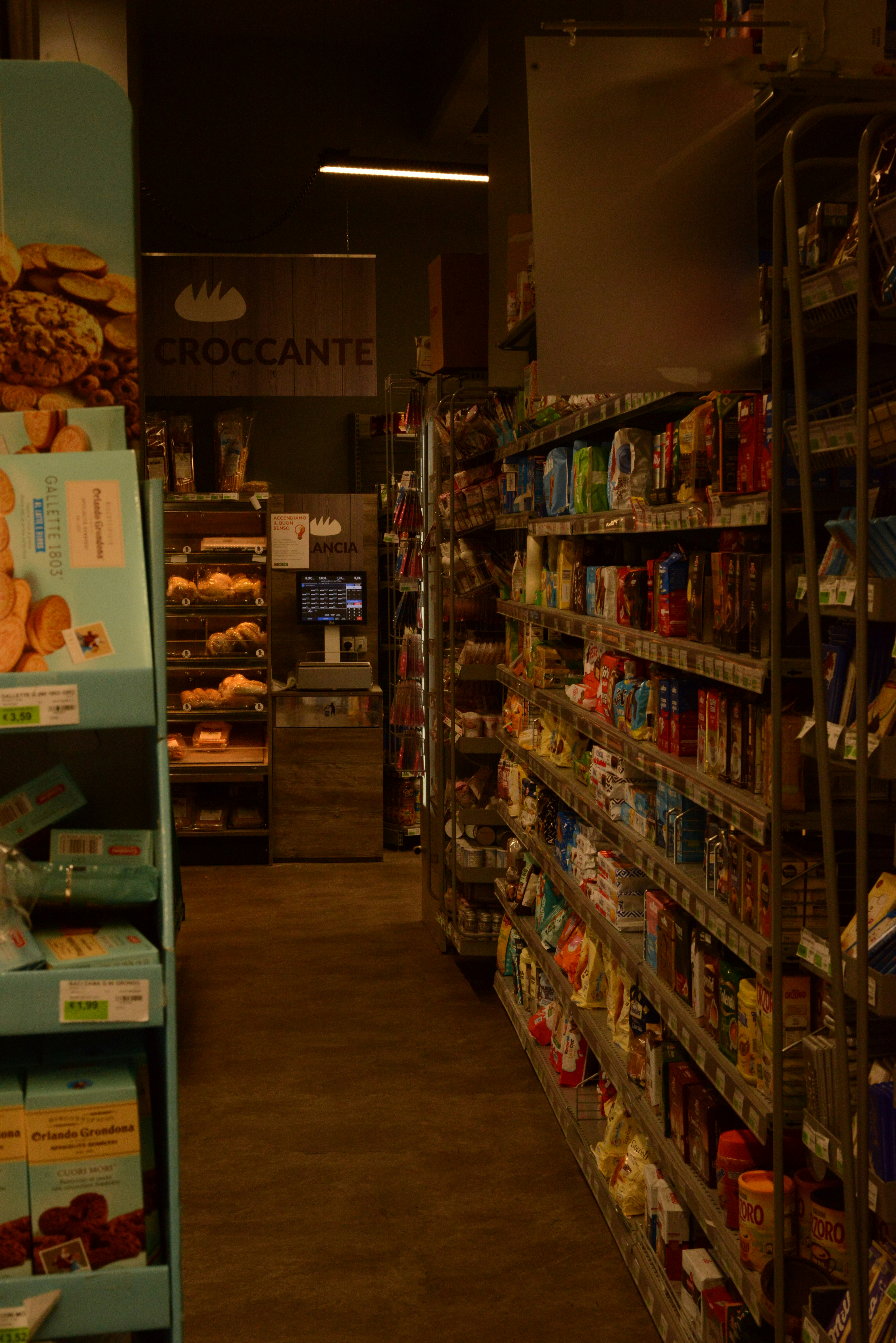 Croccante Signpost: Aisle Glow Leading to the Bakery