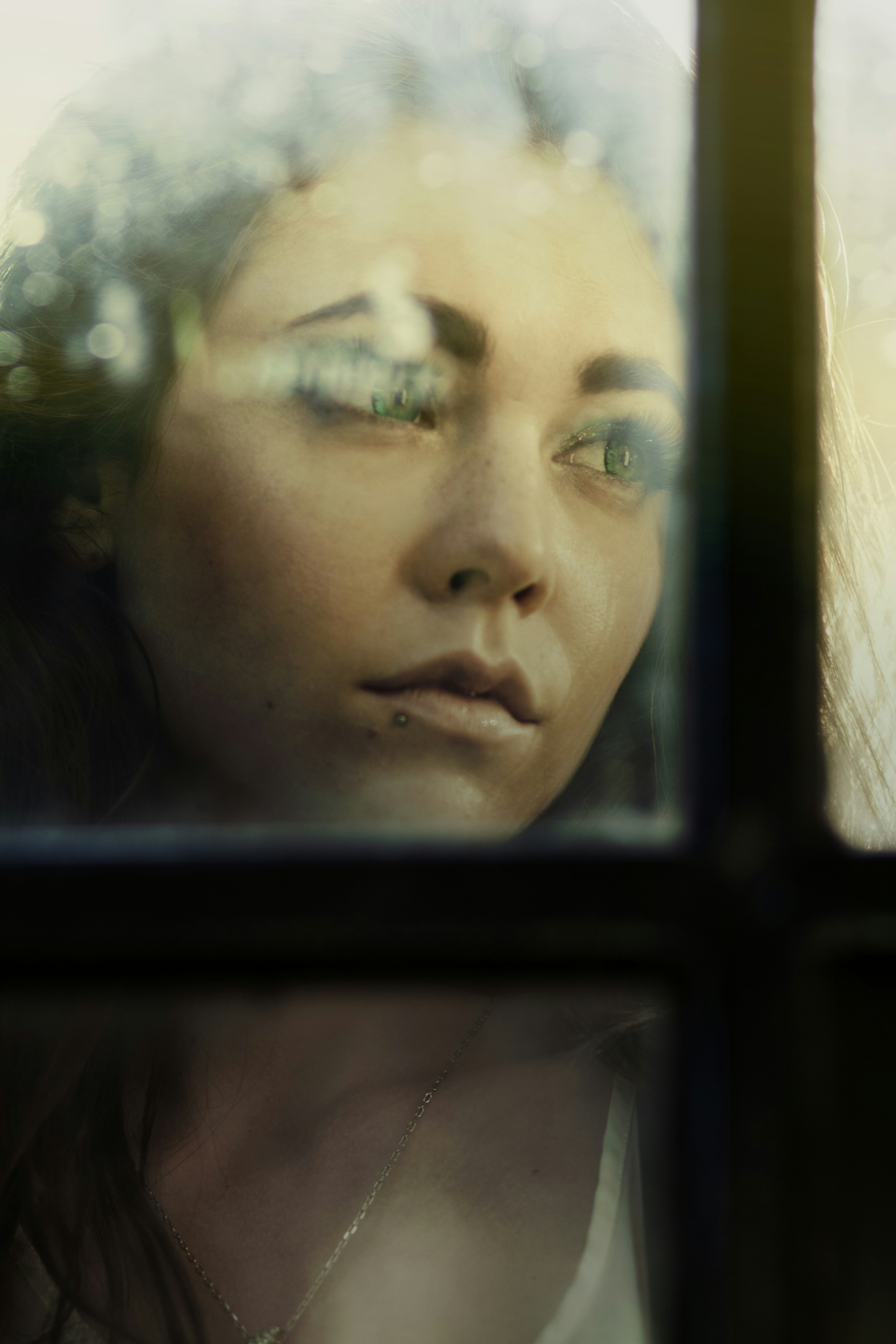 999+ Woman Window Pictures | Download Free Images on Unsplash