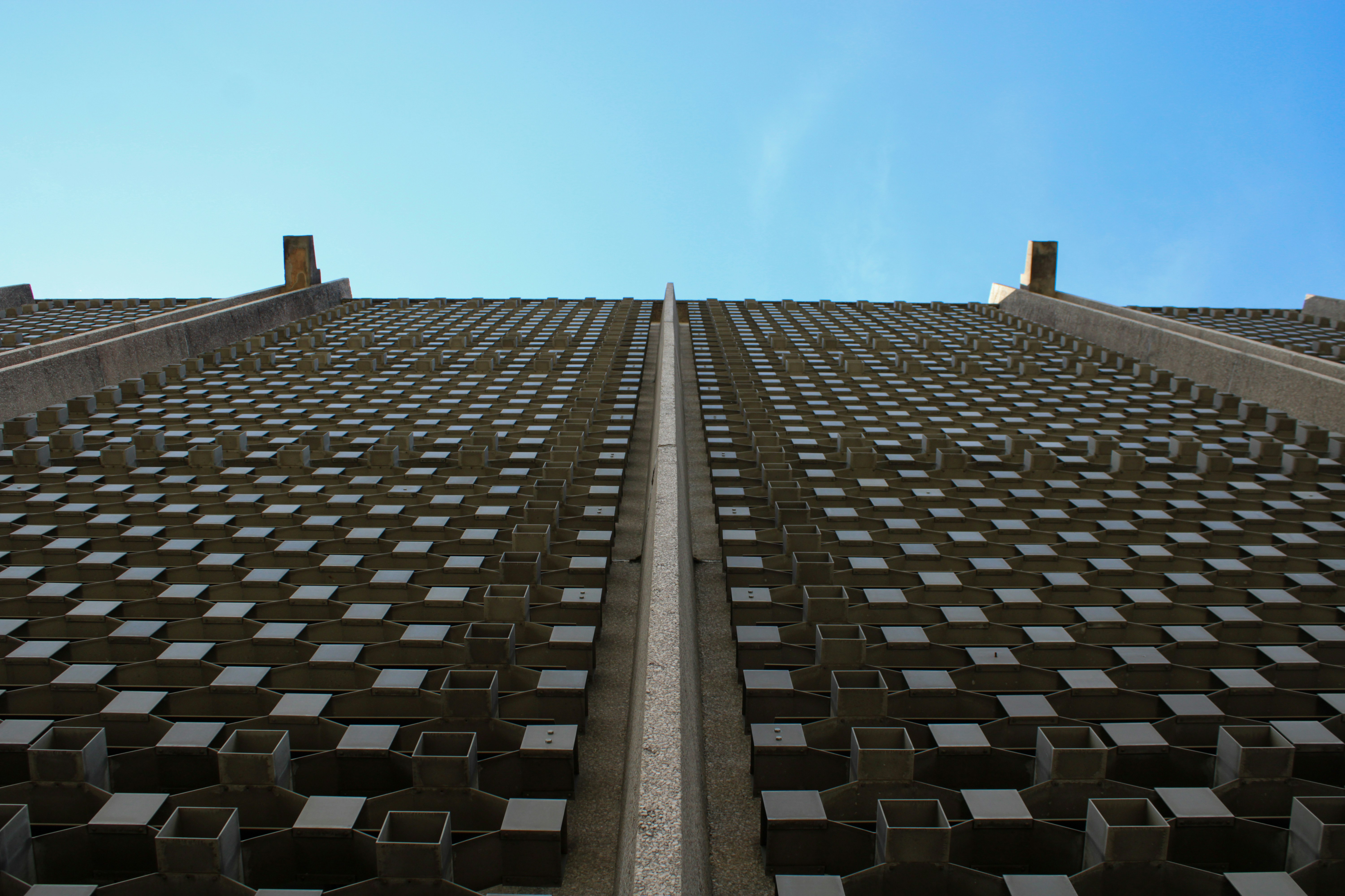 A very tall building with lots of windows photo – Free Hawkins lab ...