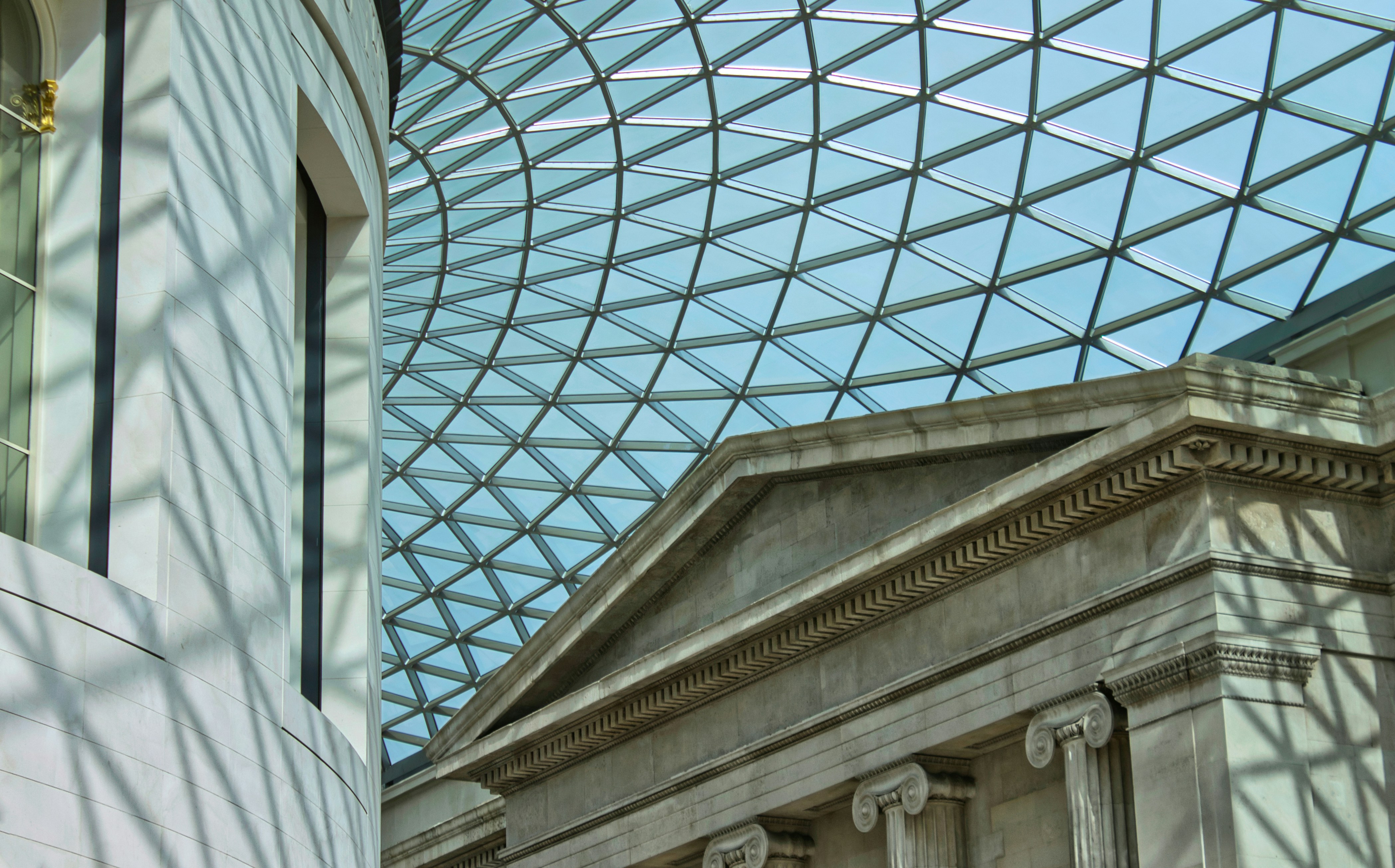 Glass-and-stone Convergence Over a Classical Facade