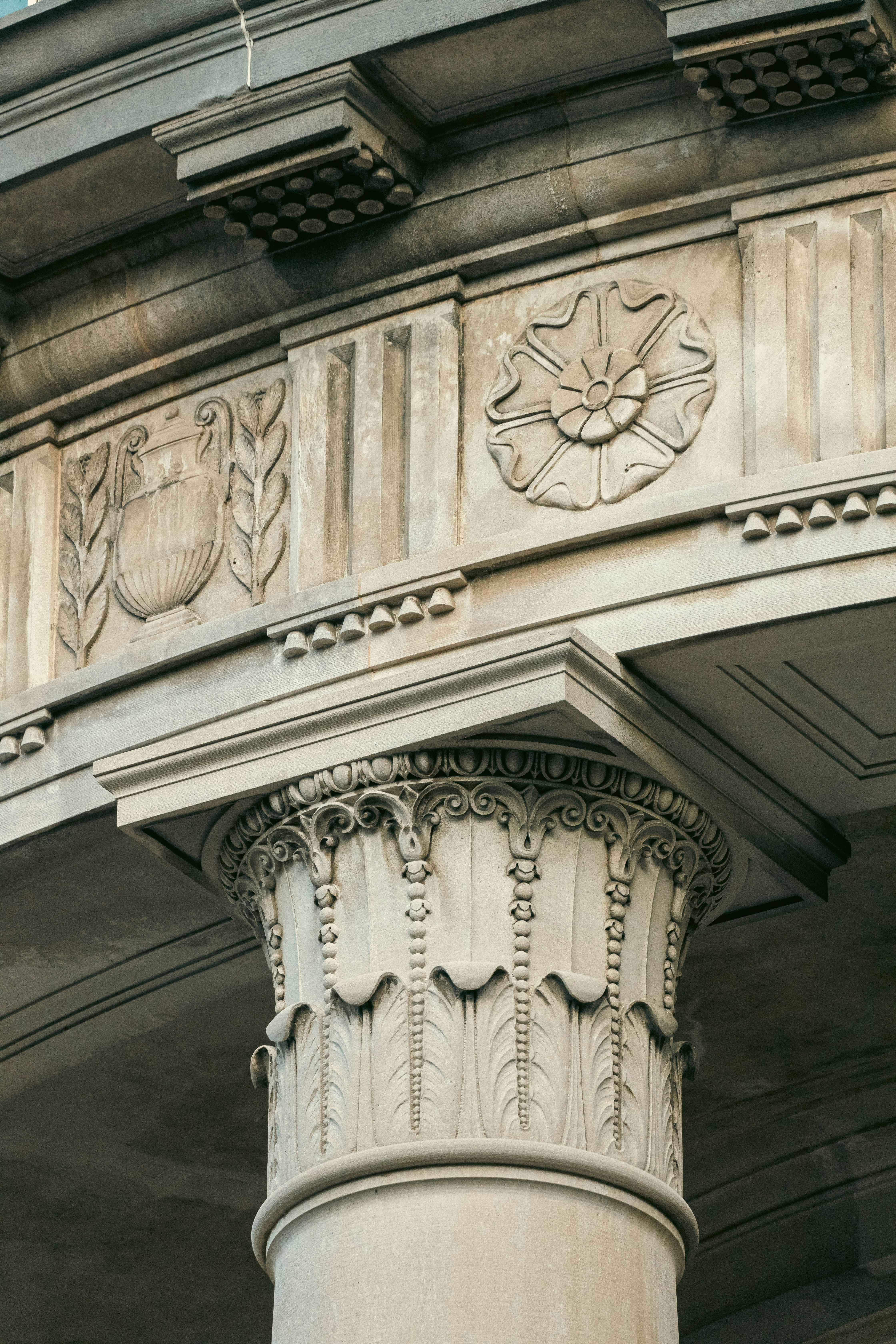 A close up of a pillar on a building photo – Free Pillar Image on Unsplash