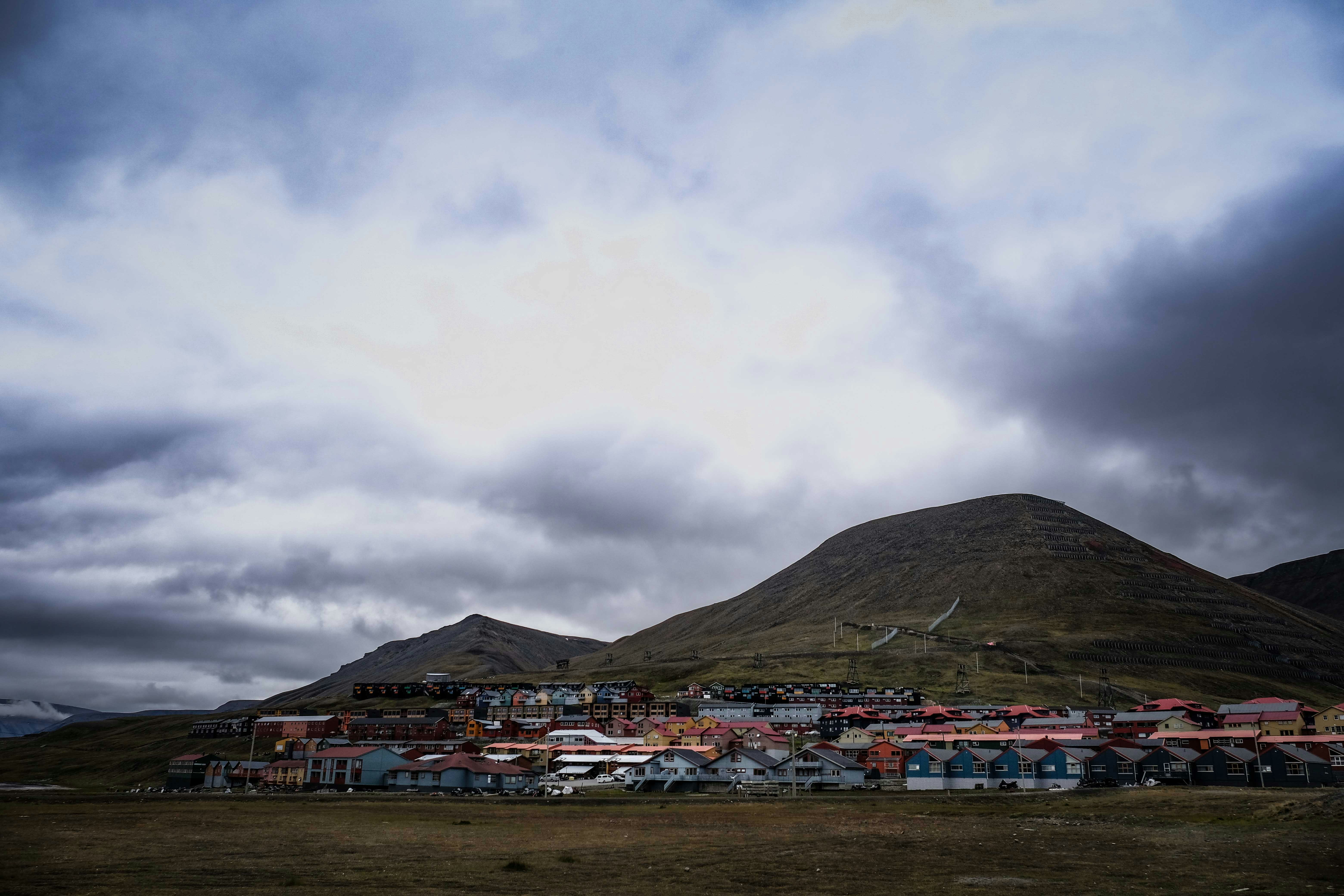 A small town on a hill under a cloudy sky photo – Free Outdoors Image on Unsplash