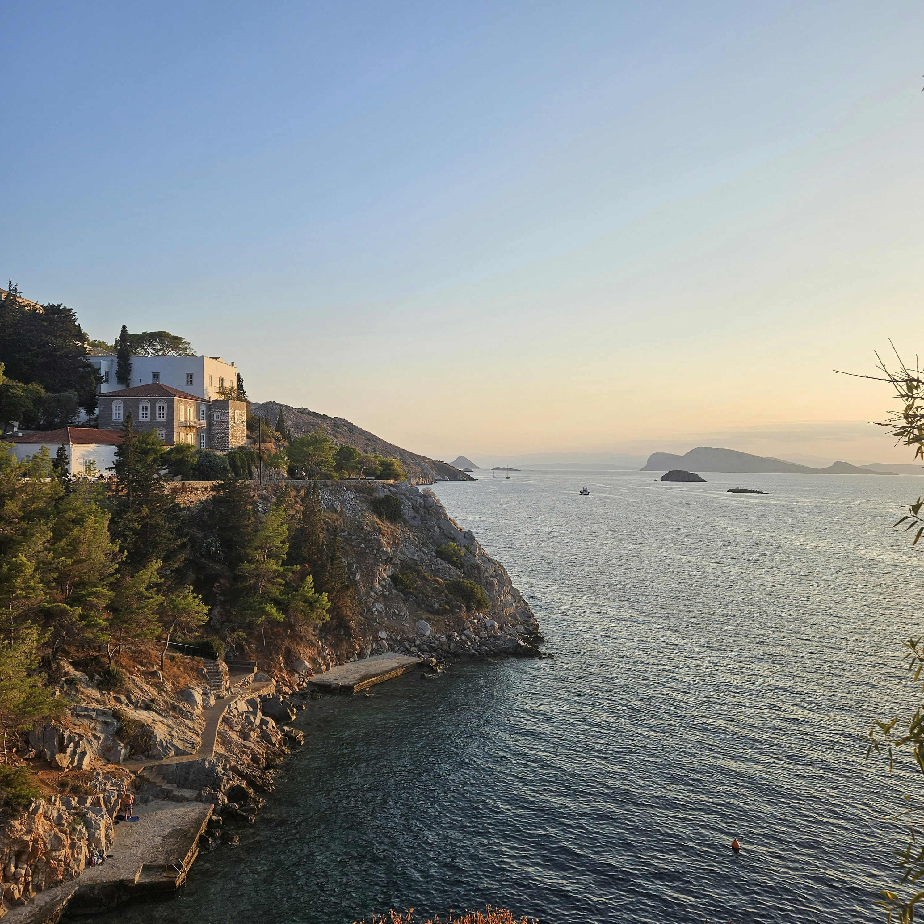 A house on a cliff overlooking a body of water photo – Free Sea Image ...