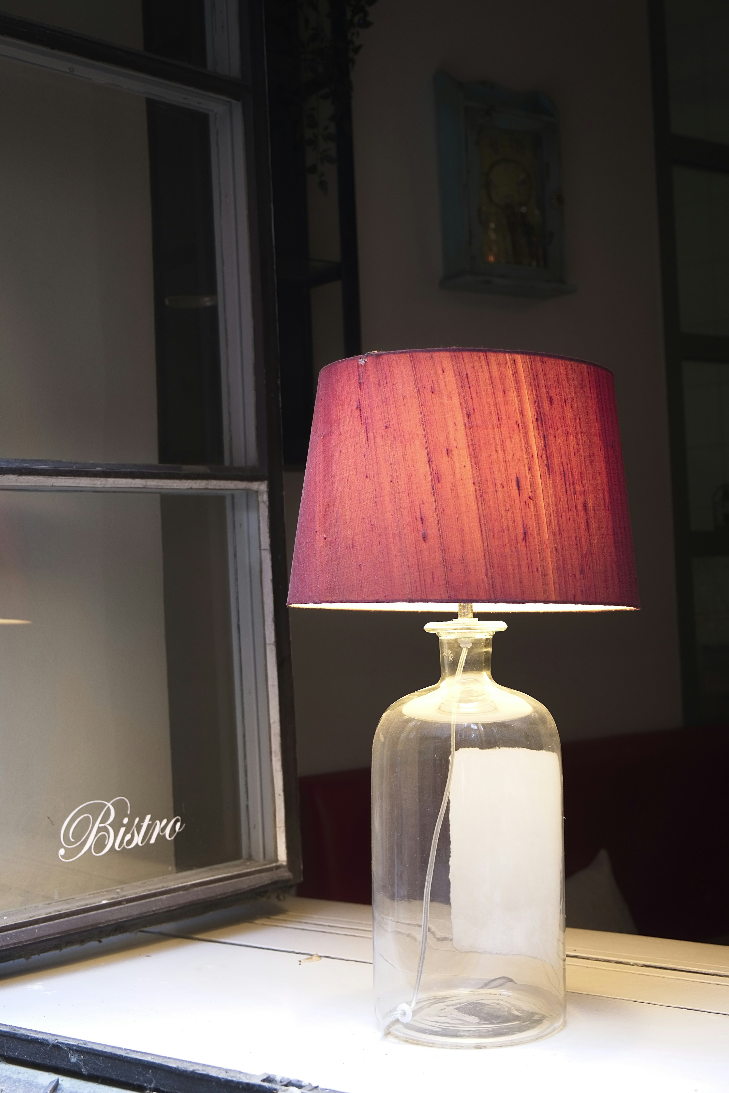 Crimson Shade, Glass Bottle: A Quiet Cafe Lamp at Dusk