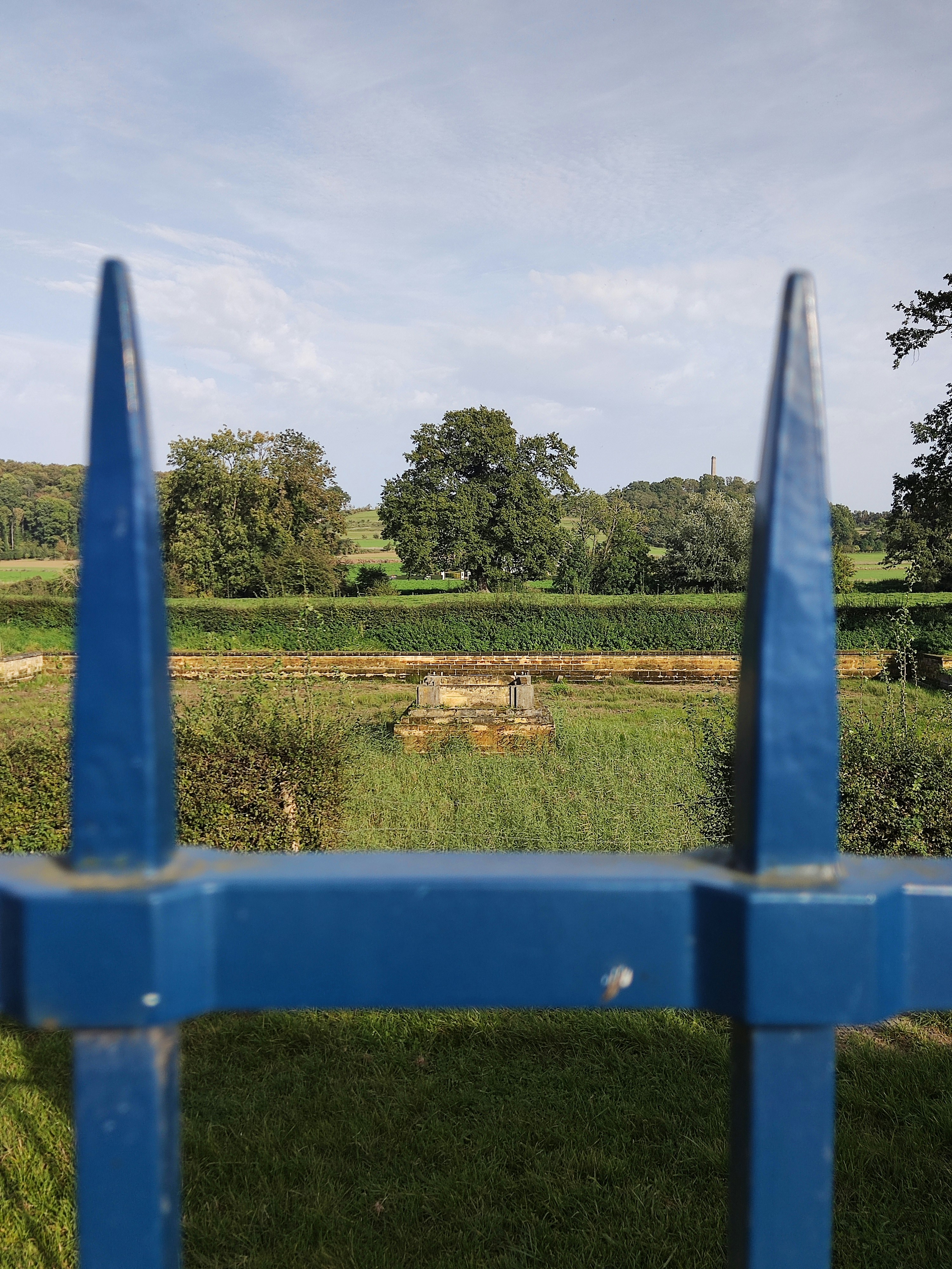 A blue gate in the middle of a grassy field photo – Free Kanne Image on ...