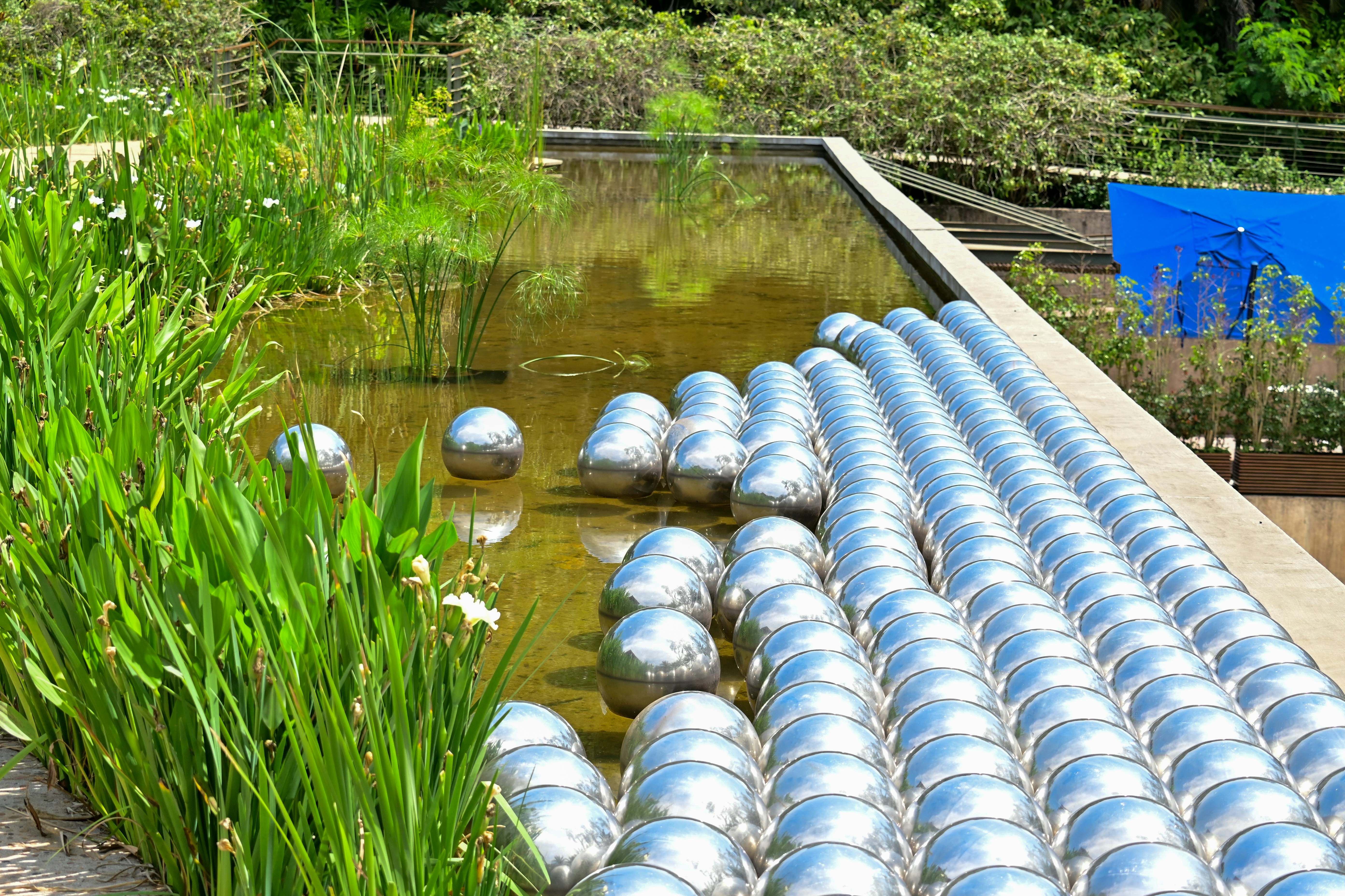 Art Using Natural Reflection Pools: Creating Mirror-like Installations