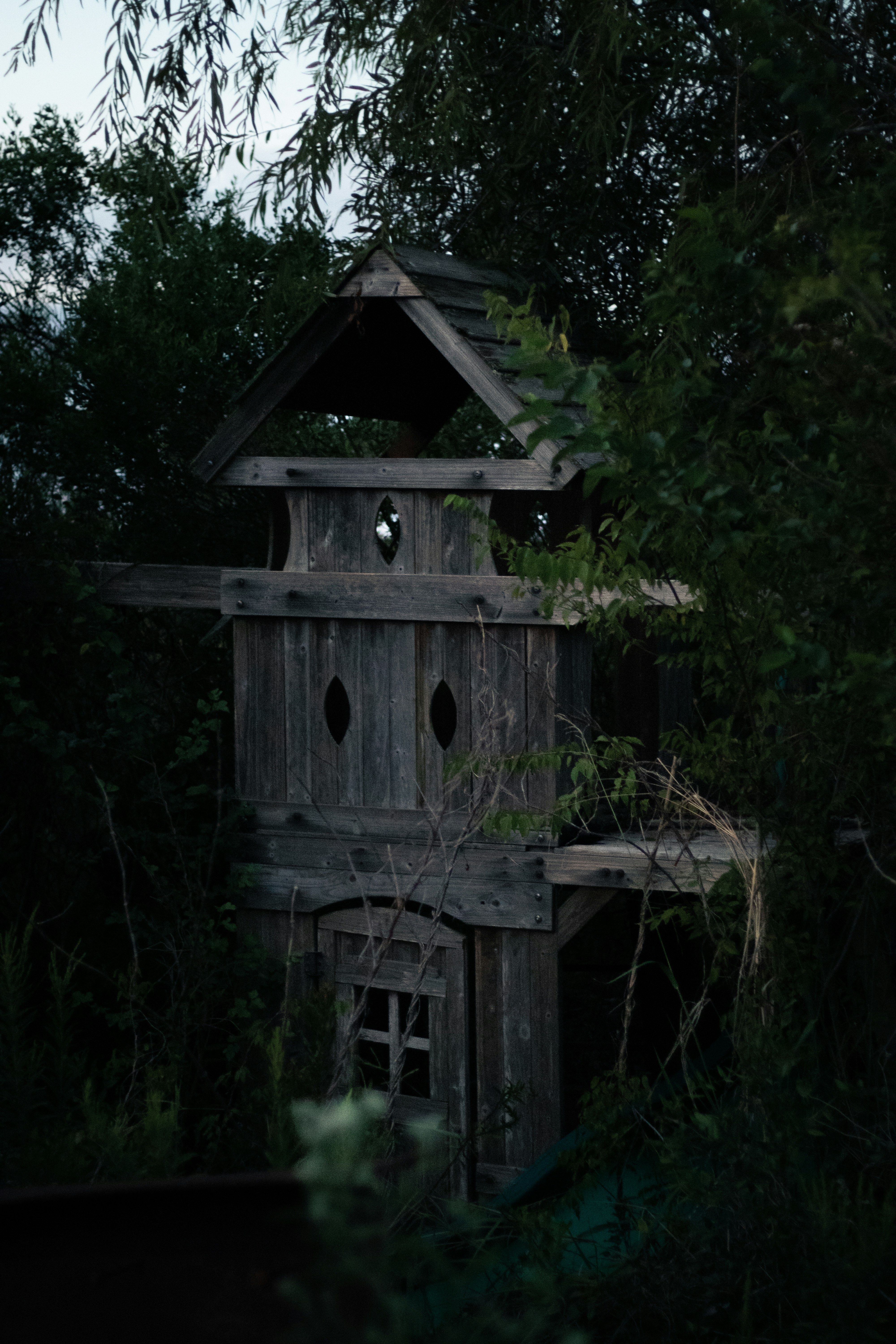 Dusk-Seeped Treehouse: Weathered Wood Quietly Reclaims the Clearing