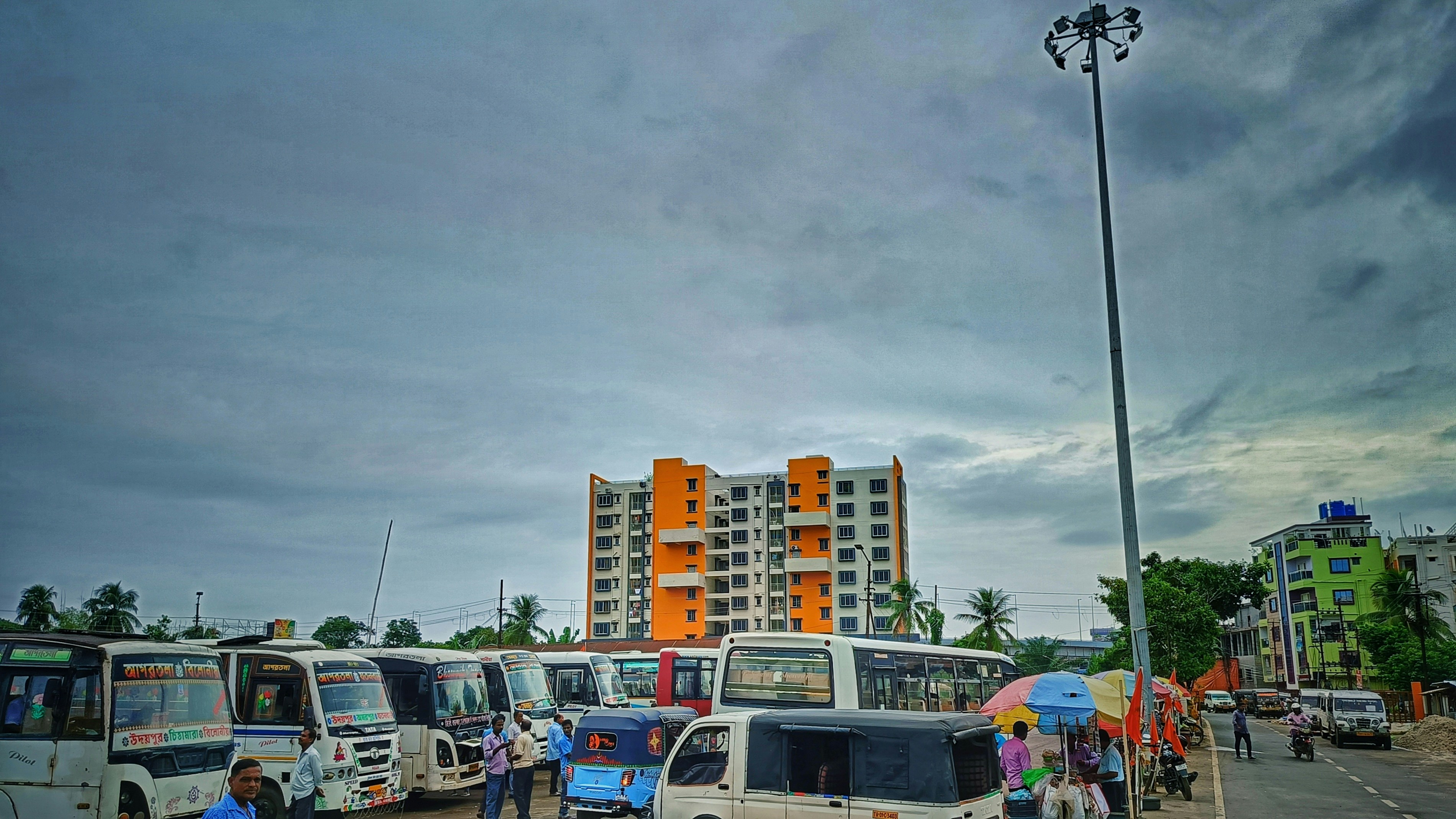 A group of buses parked next to each other on a street photo – Free ...