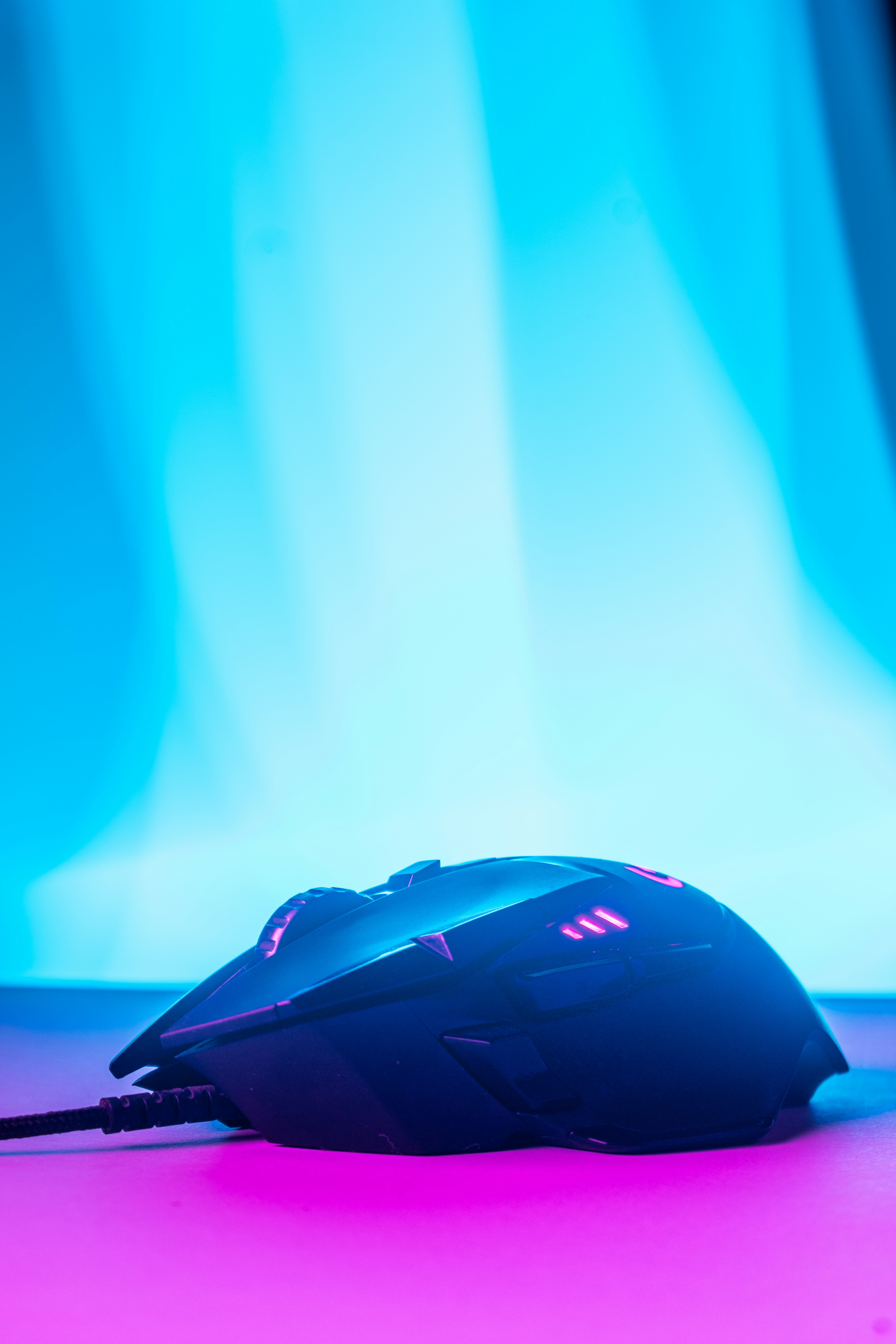 A computer mouse sitting on top of a table photo – Free Wallpaper for ...