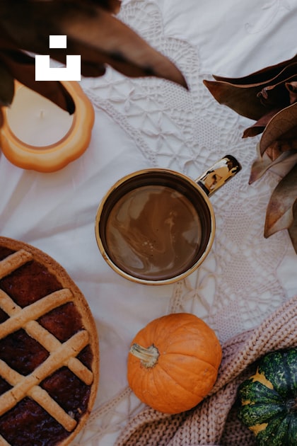 Une Tasse De Café Posée Sur Une Table Photo Photo Coupe Gratuite Sur
