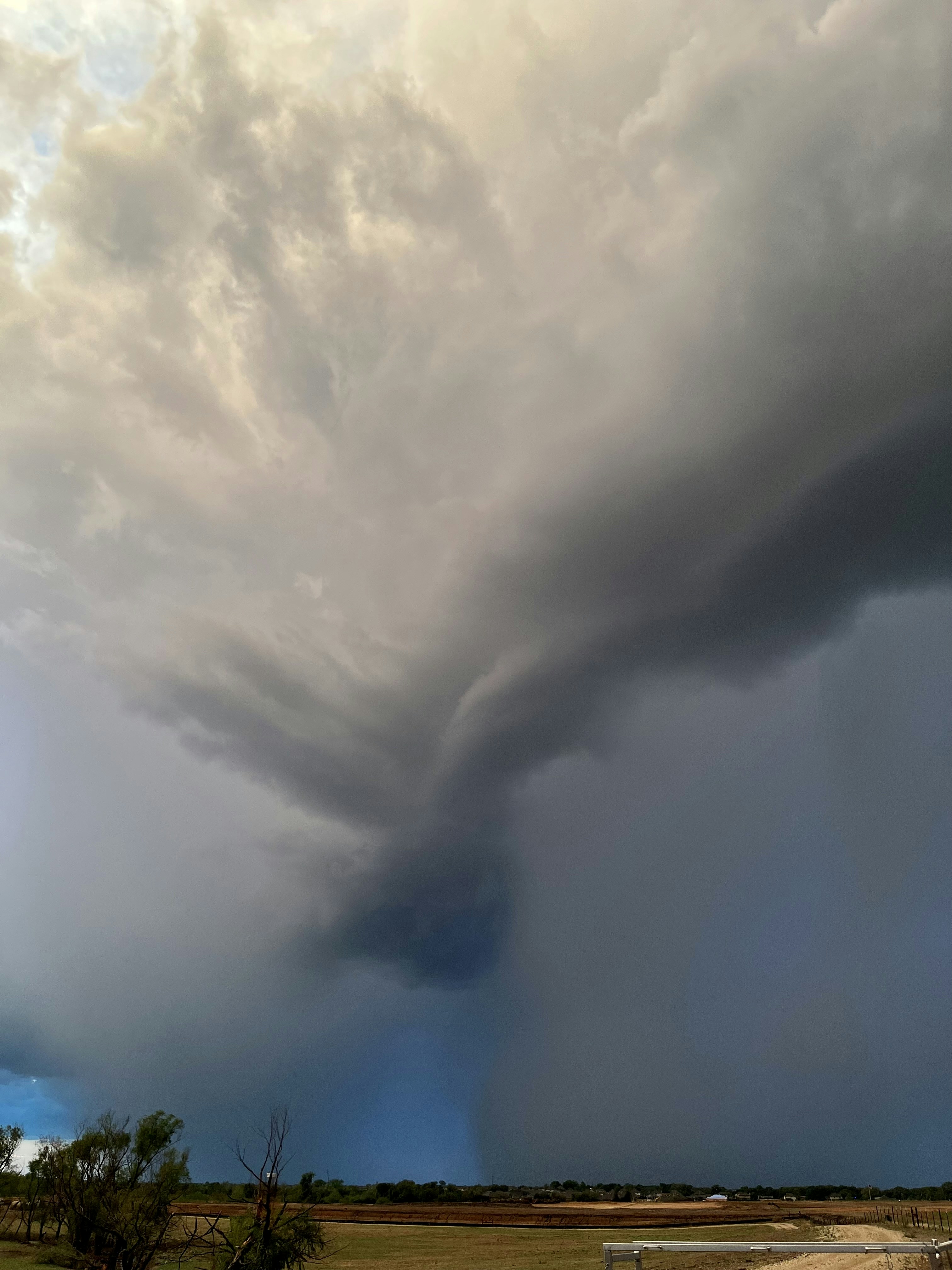 A large storm moving across the sky over a field photo – Free Storm ...