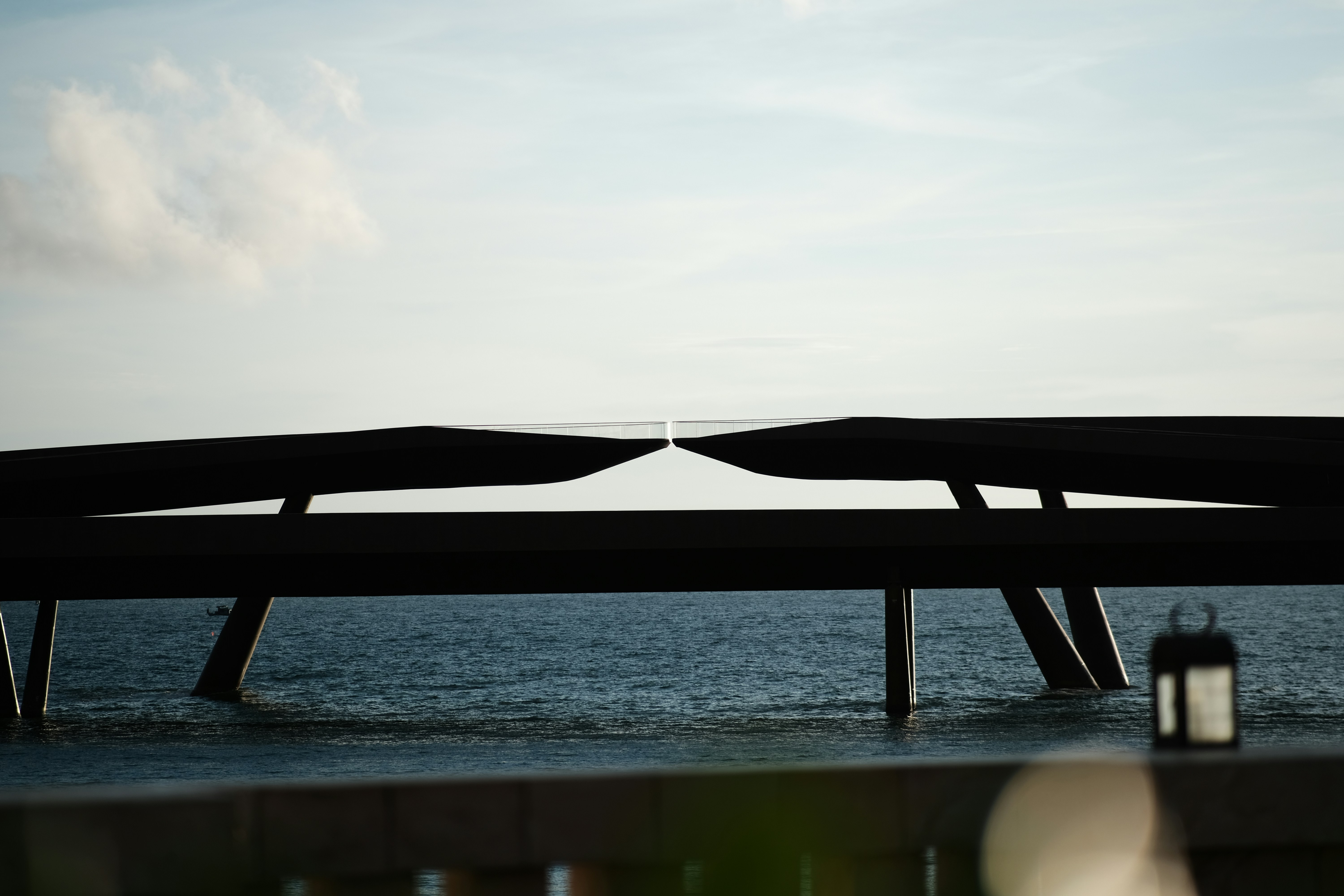 Convergence at the Horizon: Quiet Geometry of a Pier