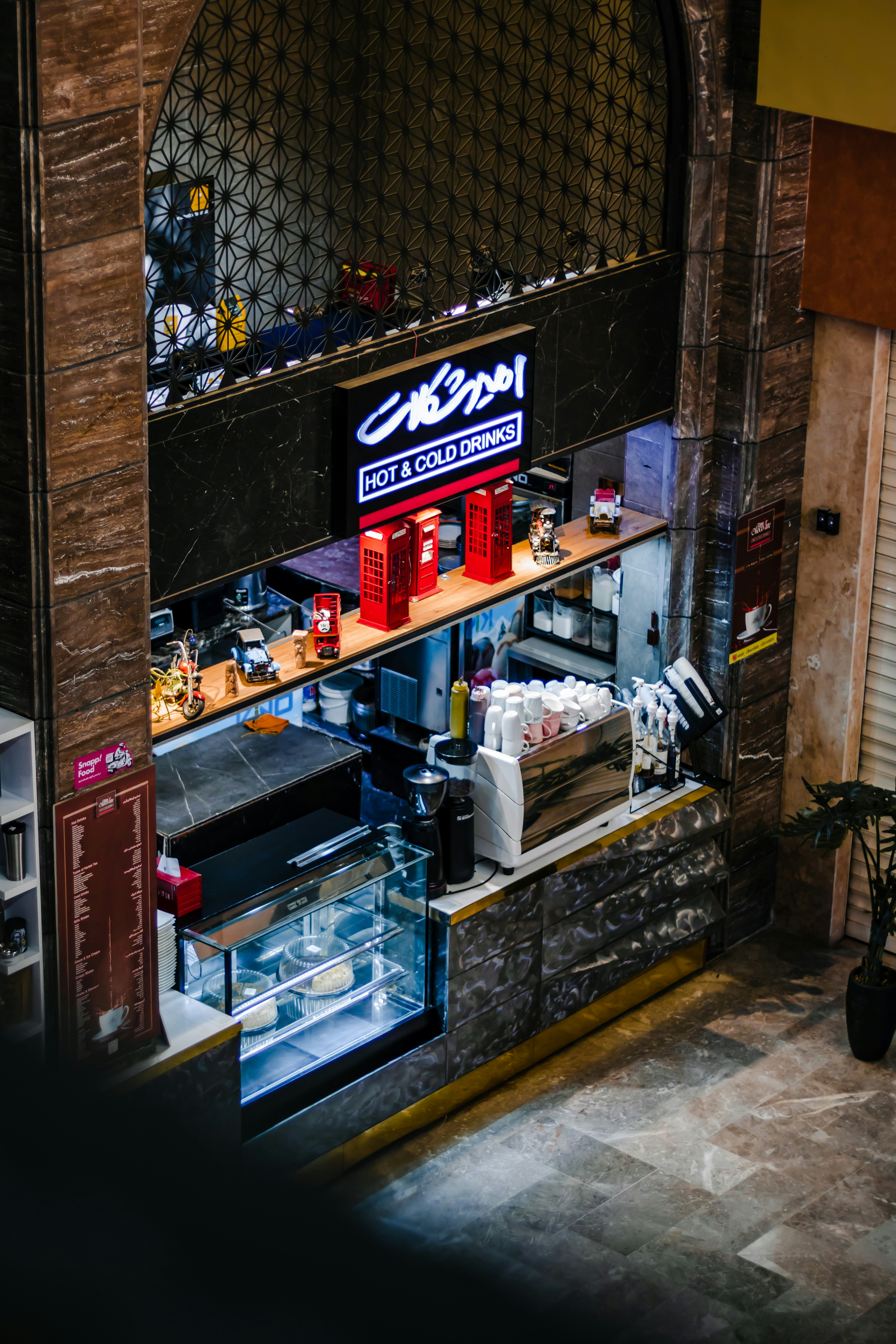 A view of a restaurant from above photo – Free Cafe Image on Unsplash