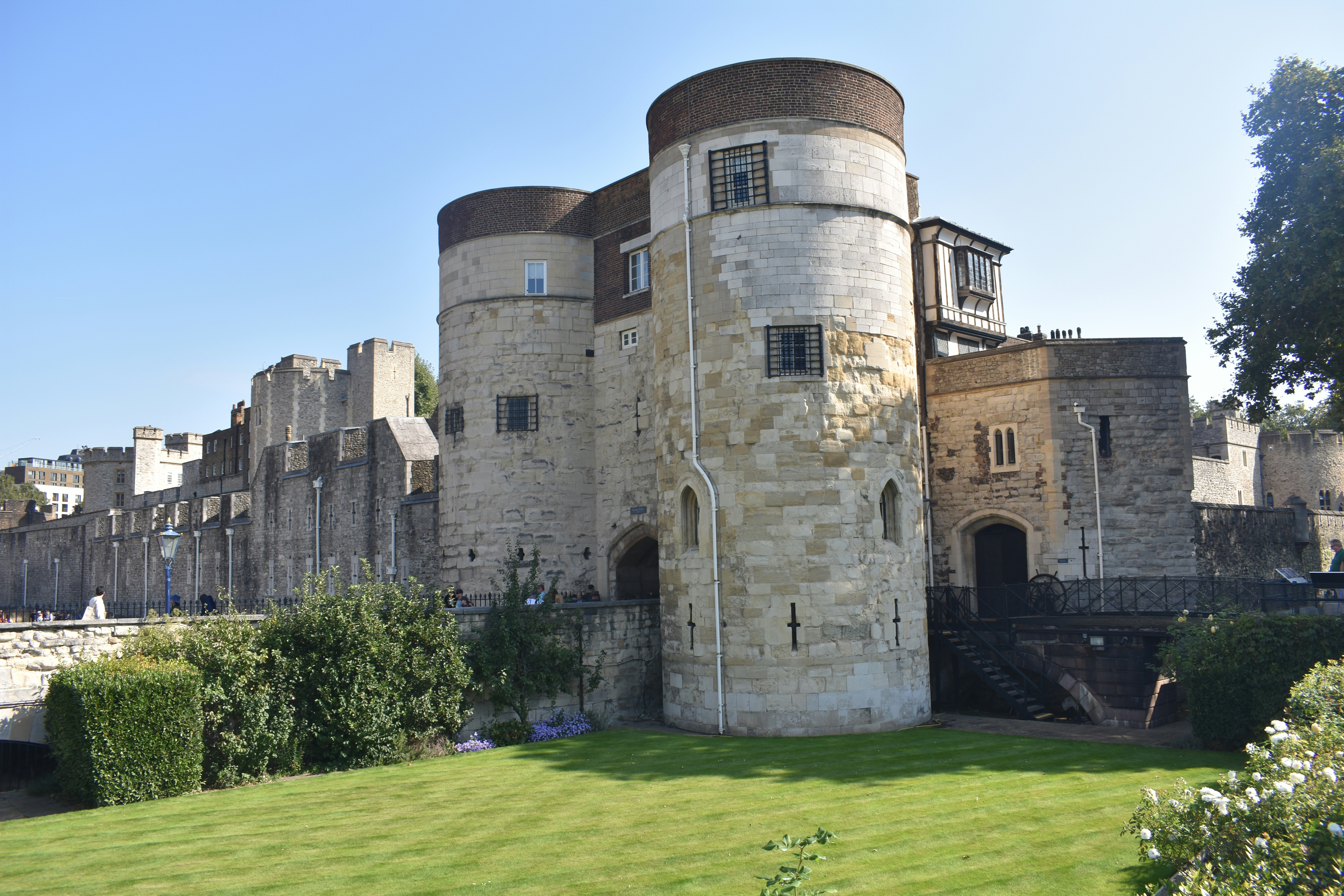 A large castle like building sitting on top of a lush green field photo ...