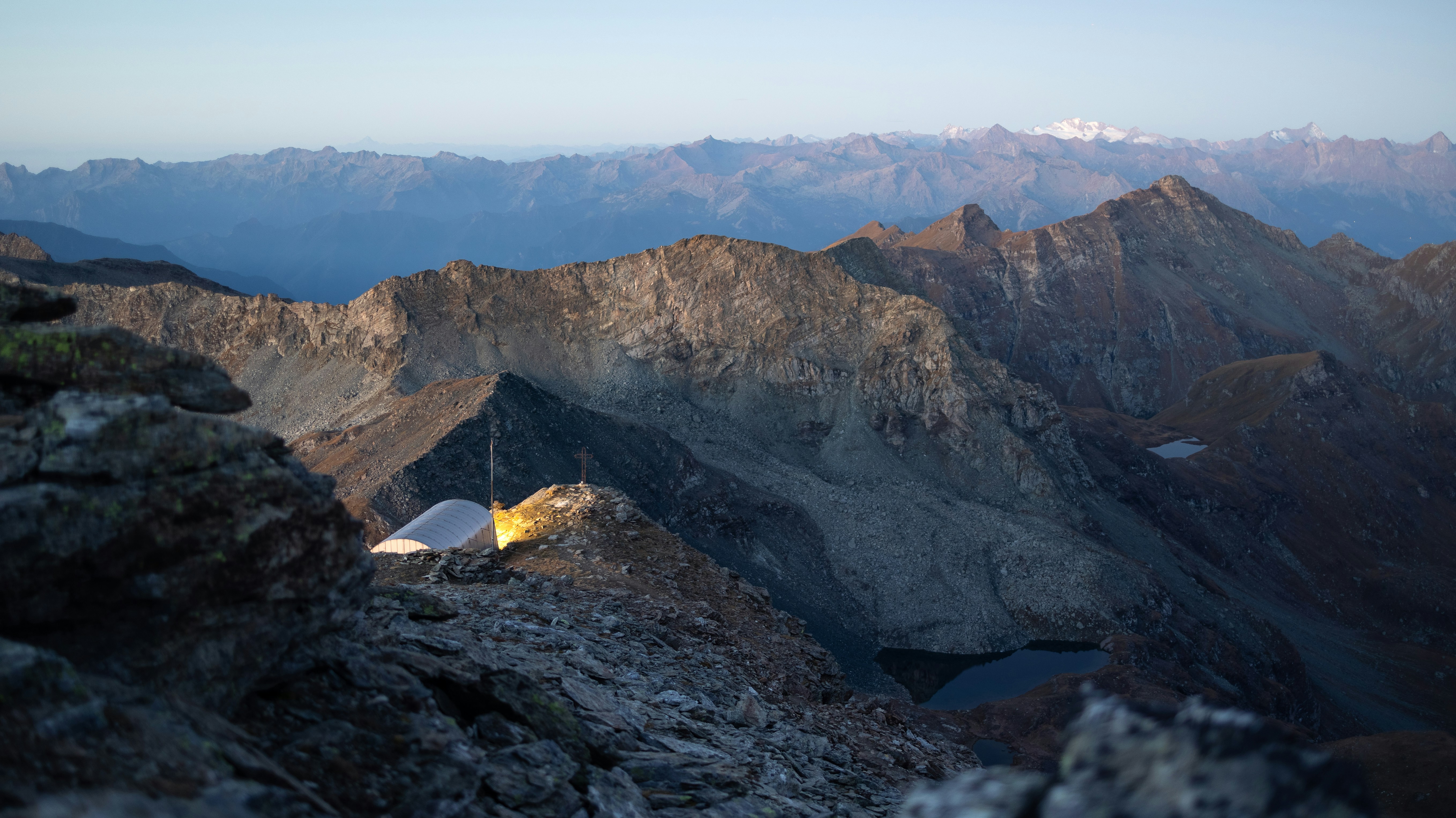 A view of the mountains from a high point of view photo – Free Staffal ...