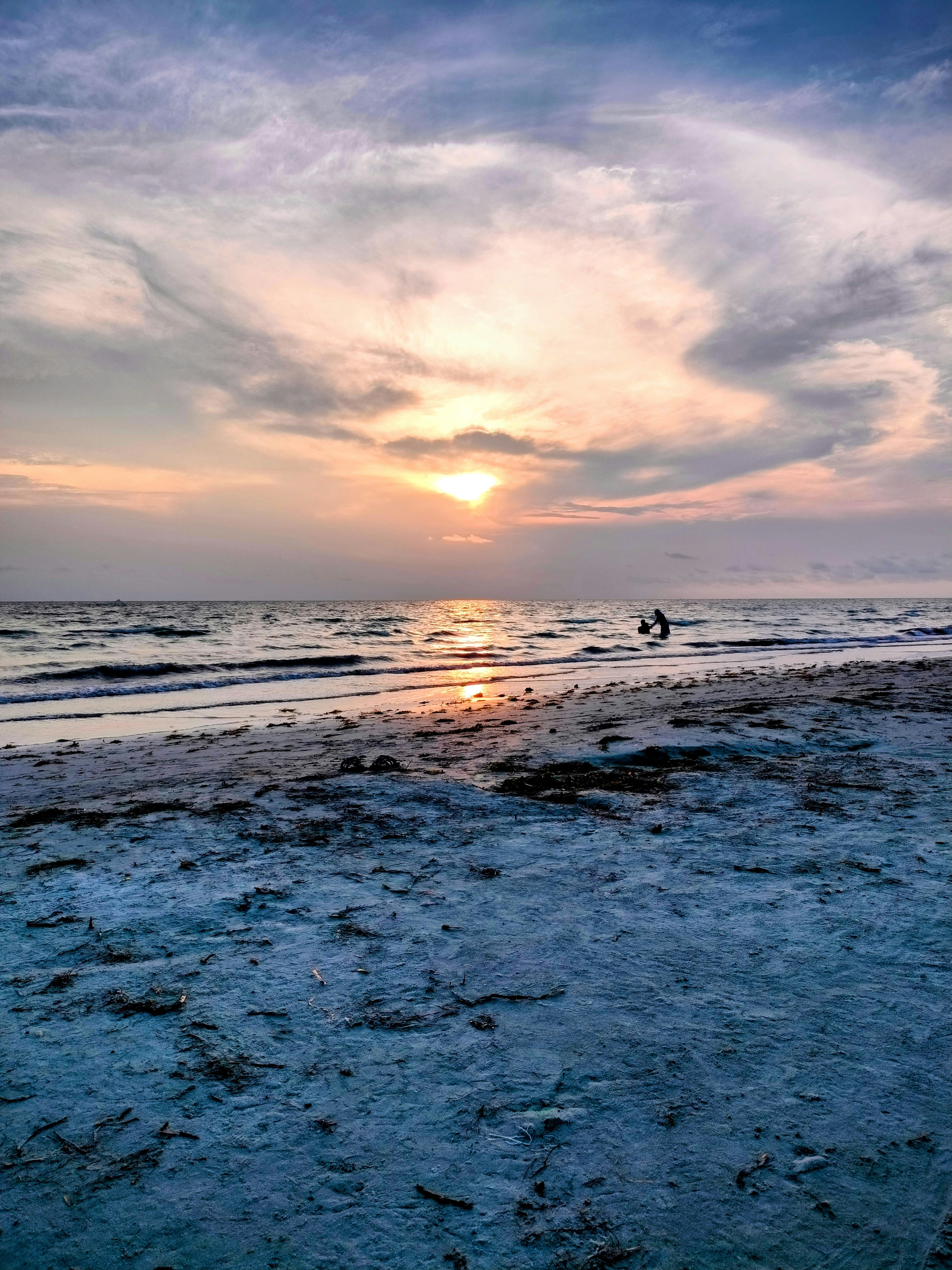 Sunset at the Shore: Quiet Horizon Over the Quiet Sea