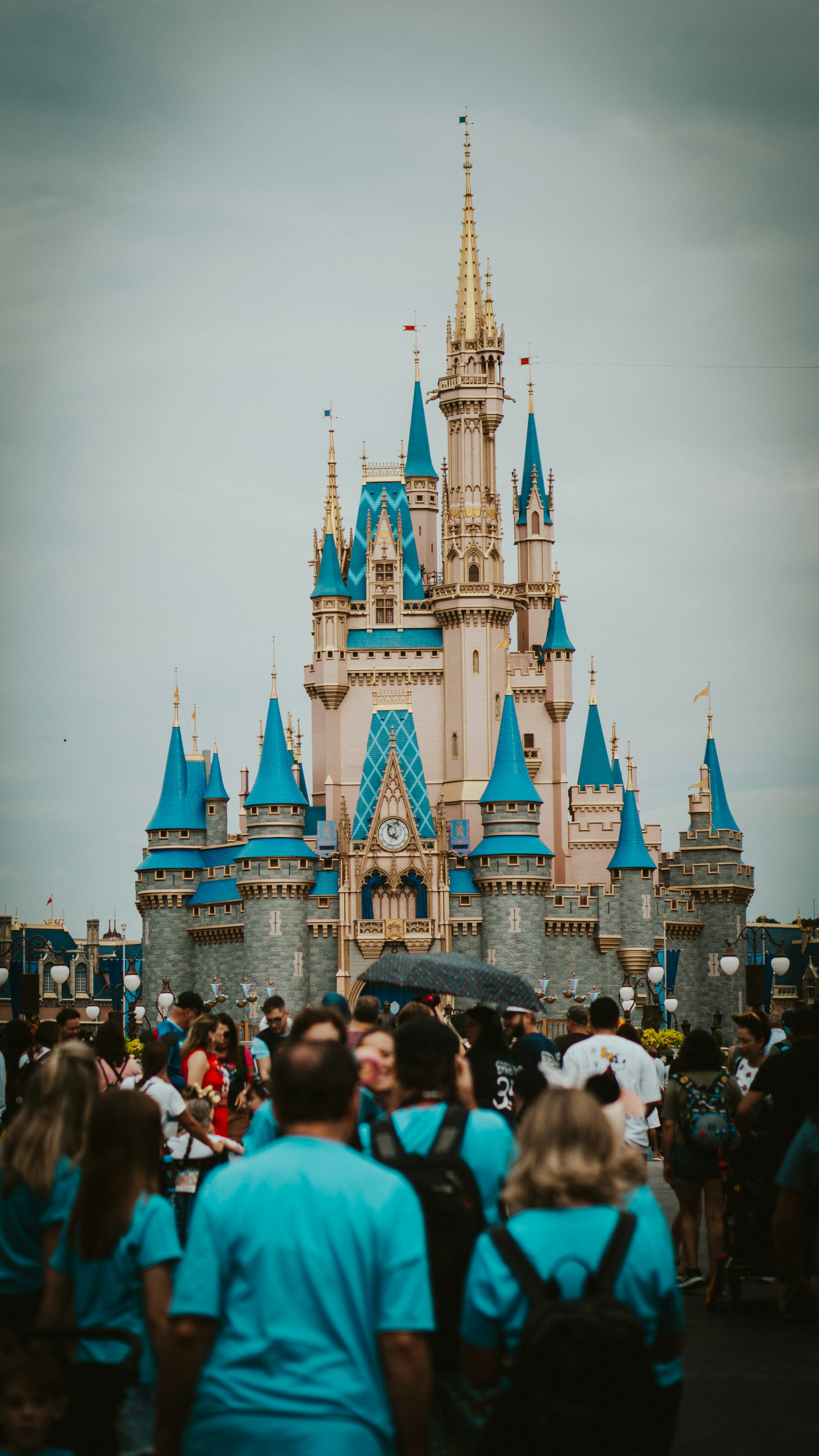 A group of people standing in front of a castle photo – Free Walt ...