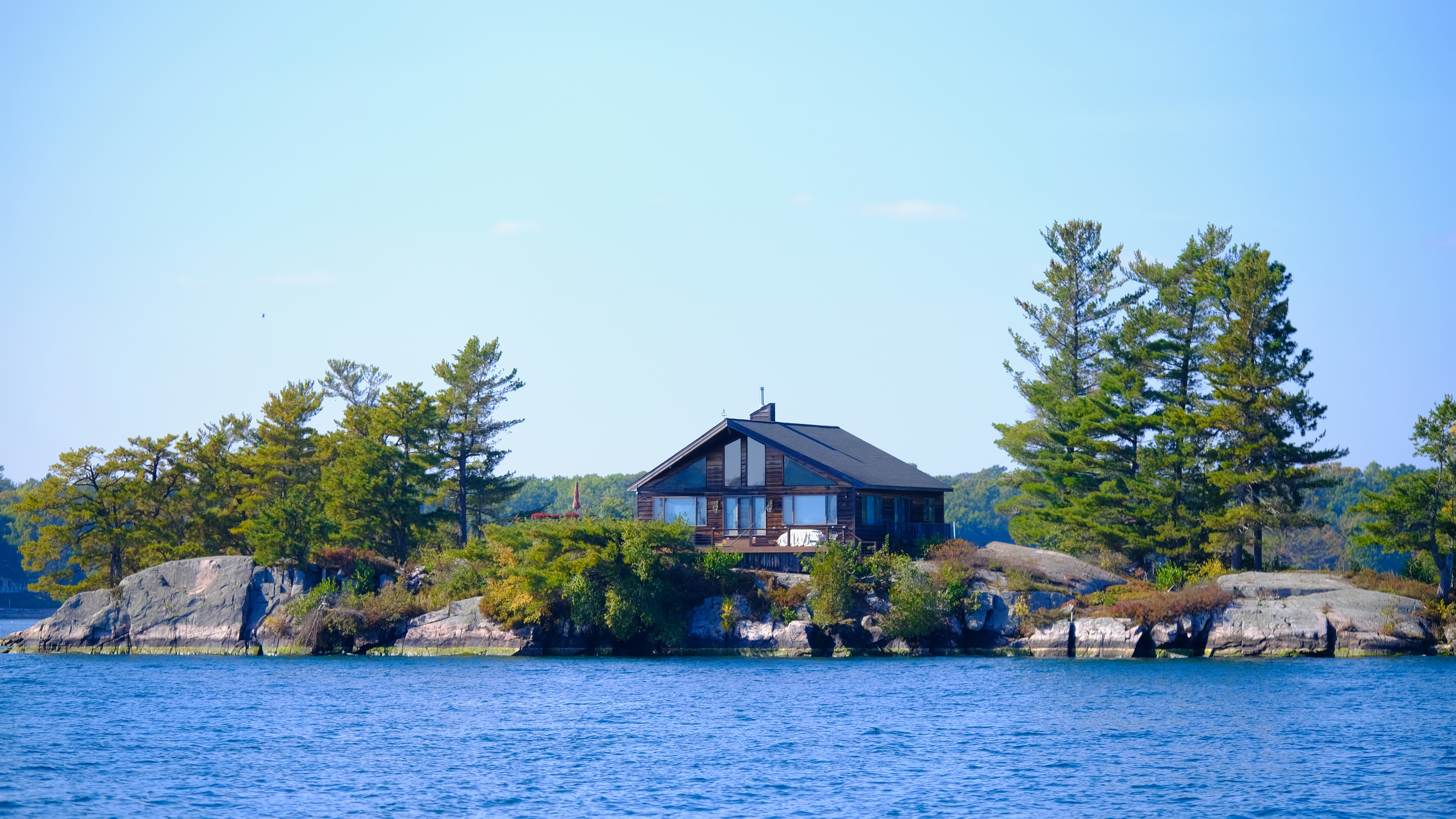 A house on a small island in the middle of a lake photo – Free Nature ...