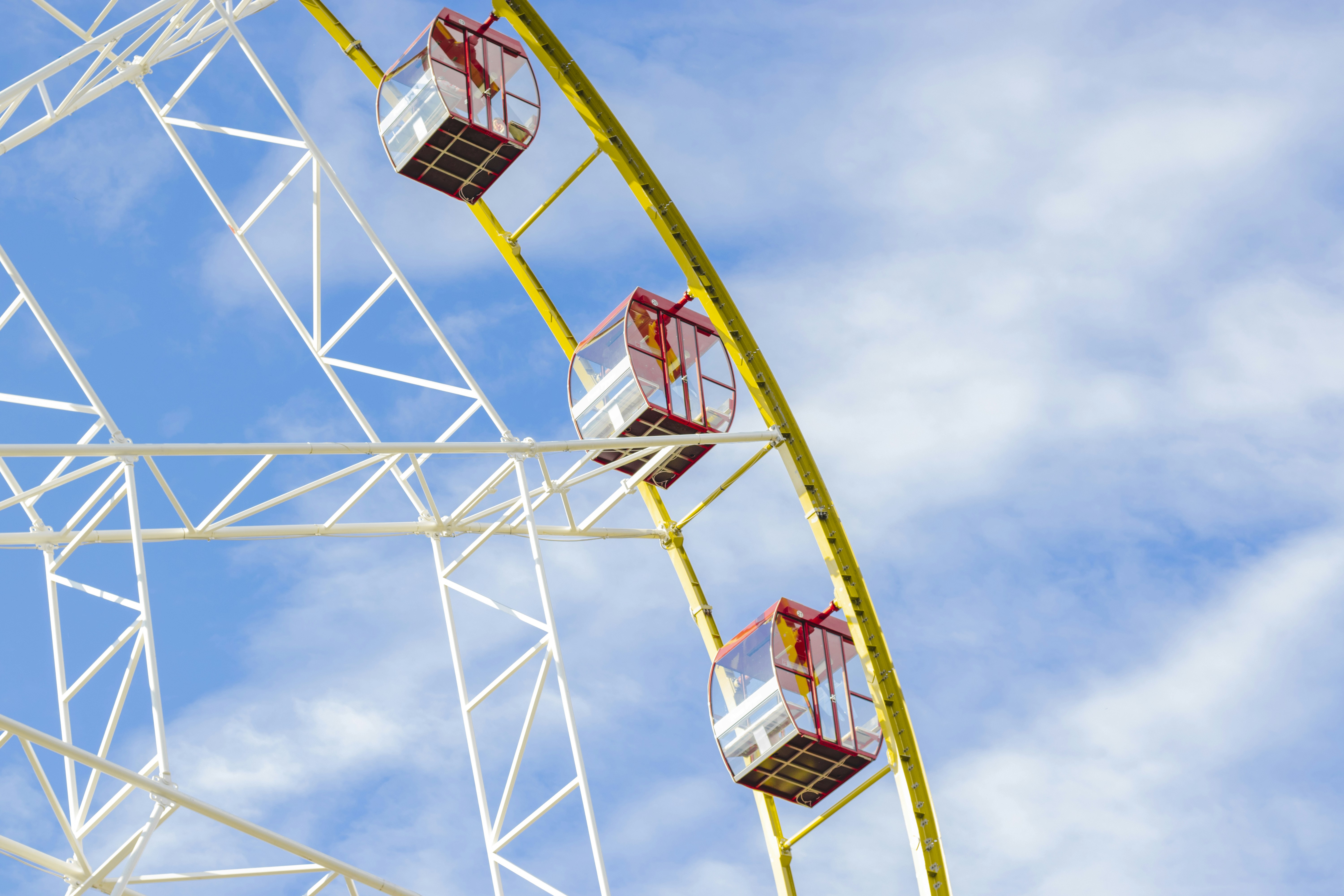 A ferris wheel with red seats on a cloudy day photo – Free Blue Image ...