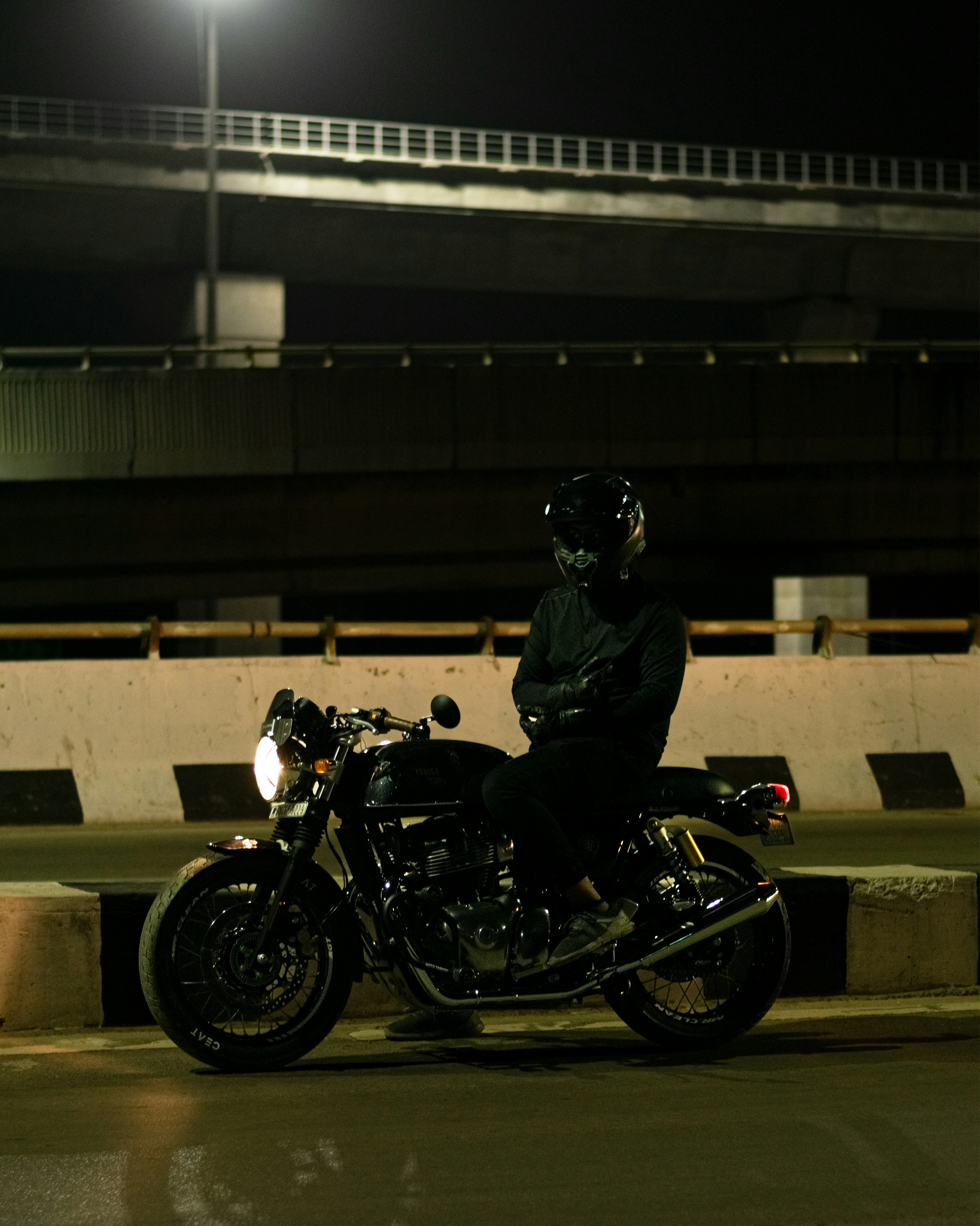 A man riding on the back of a motorcycle at night photo – Free City ...