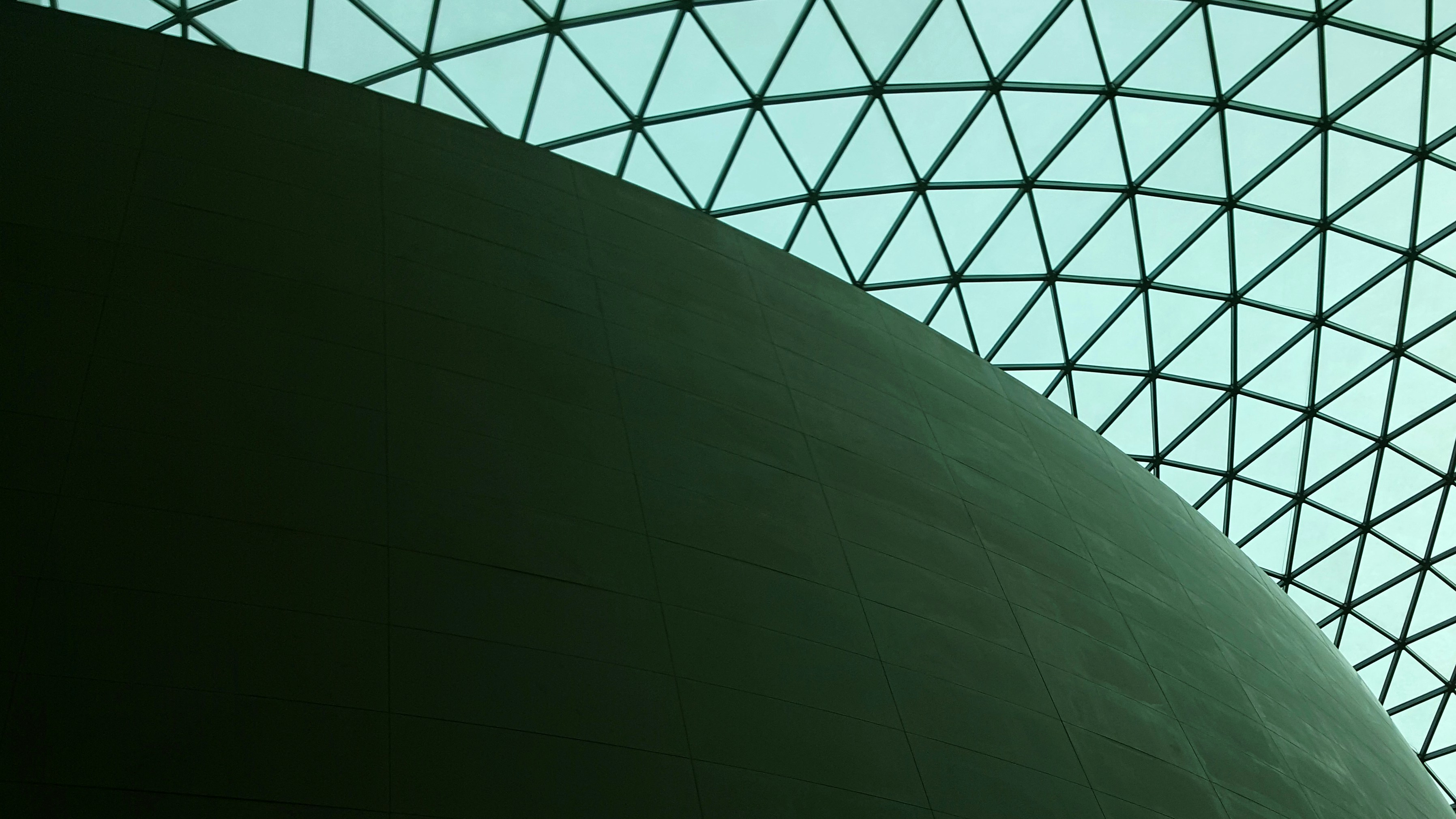Lattice Light over a Curved Green Wall