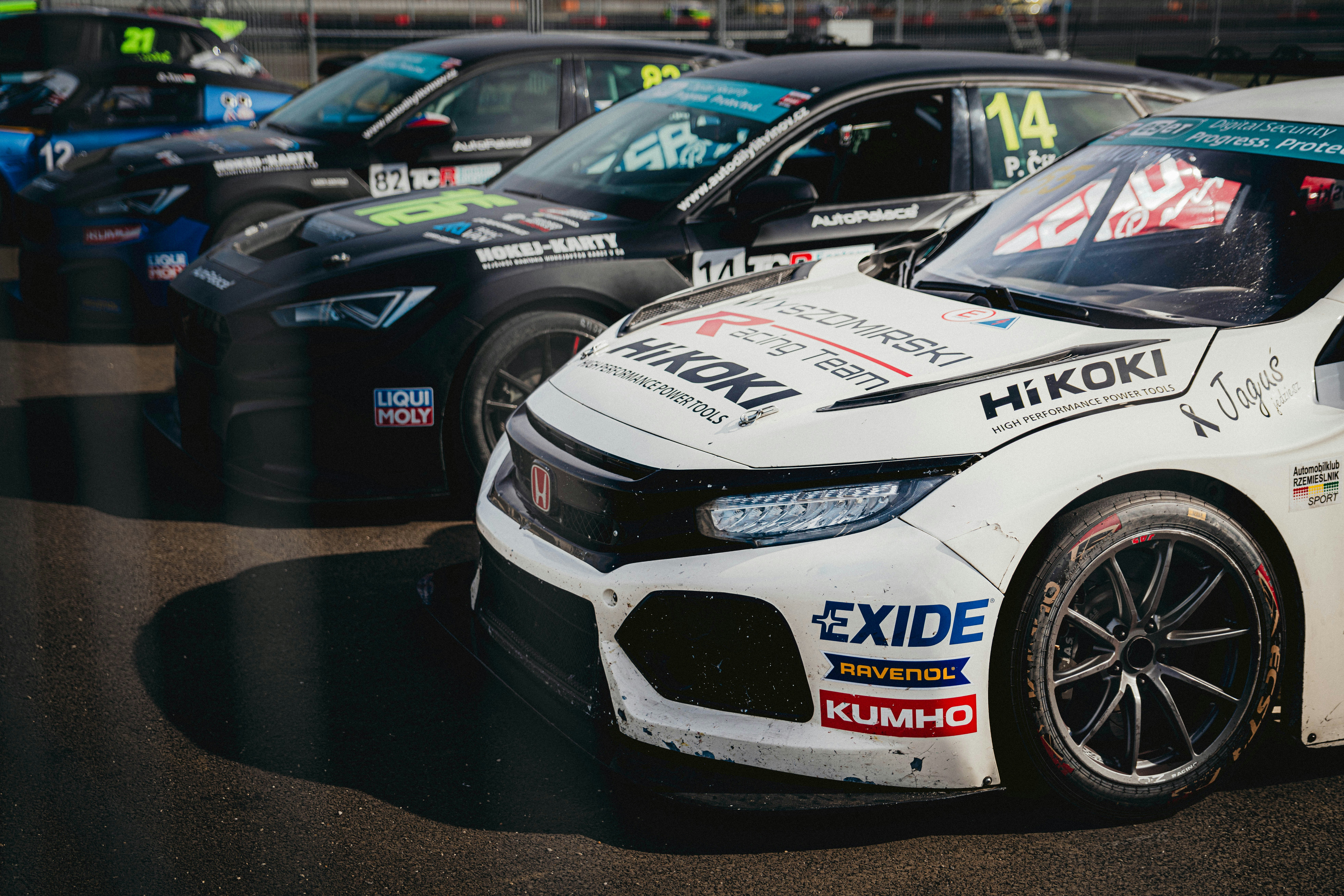 A group of cars parked next to each other in a parking lot photo – Free ...