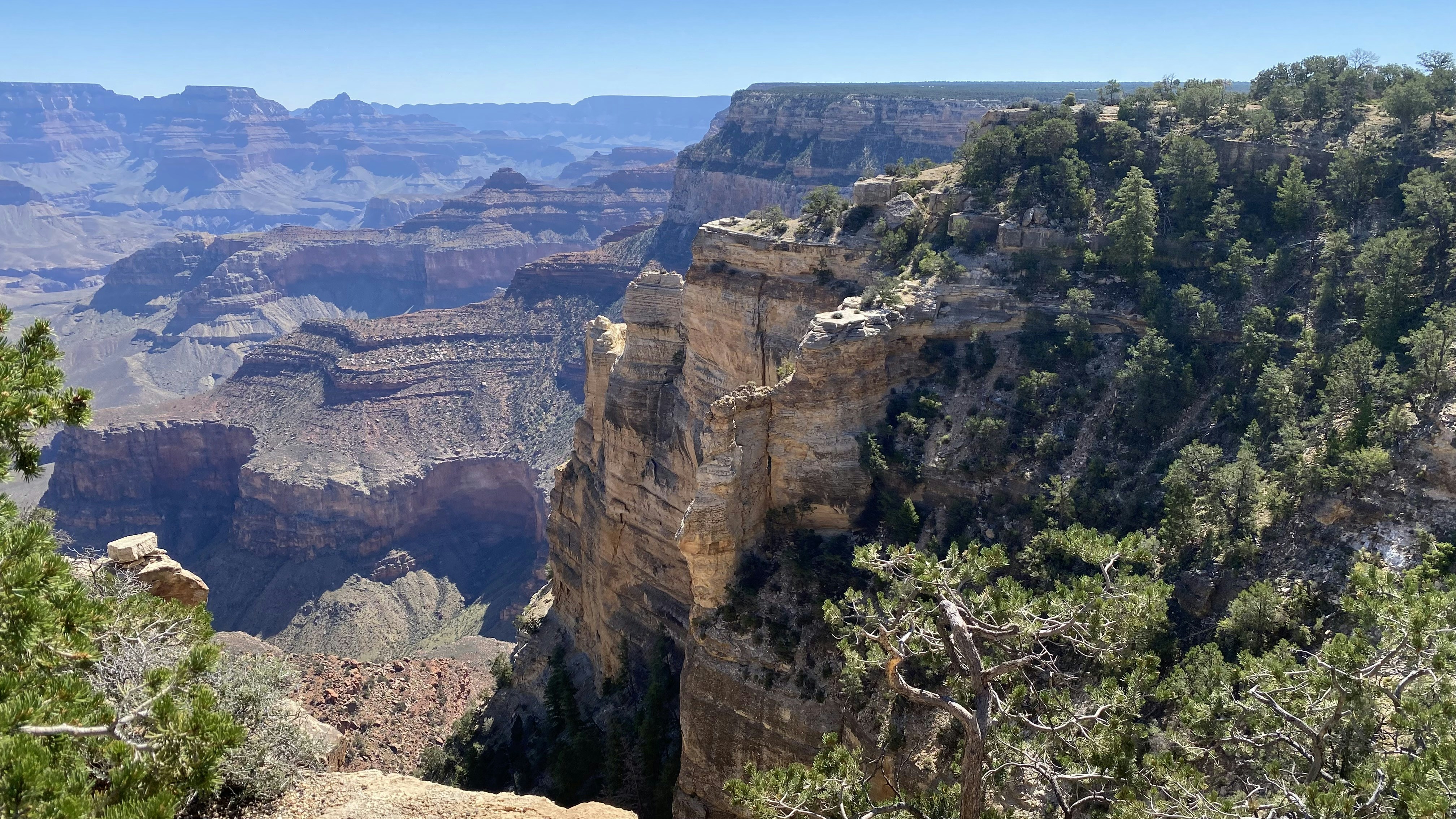 A view of the grand canyon from the rim of a cliff photo – Free Grand ...