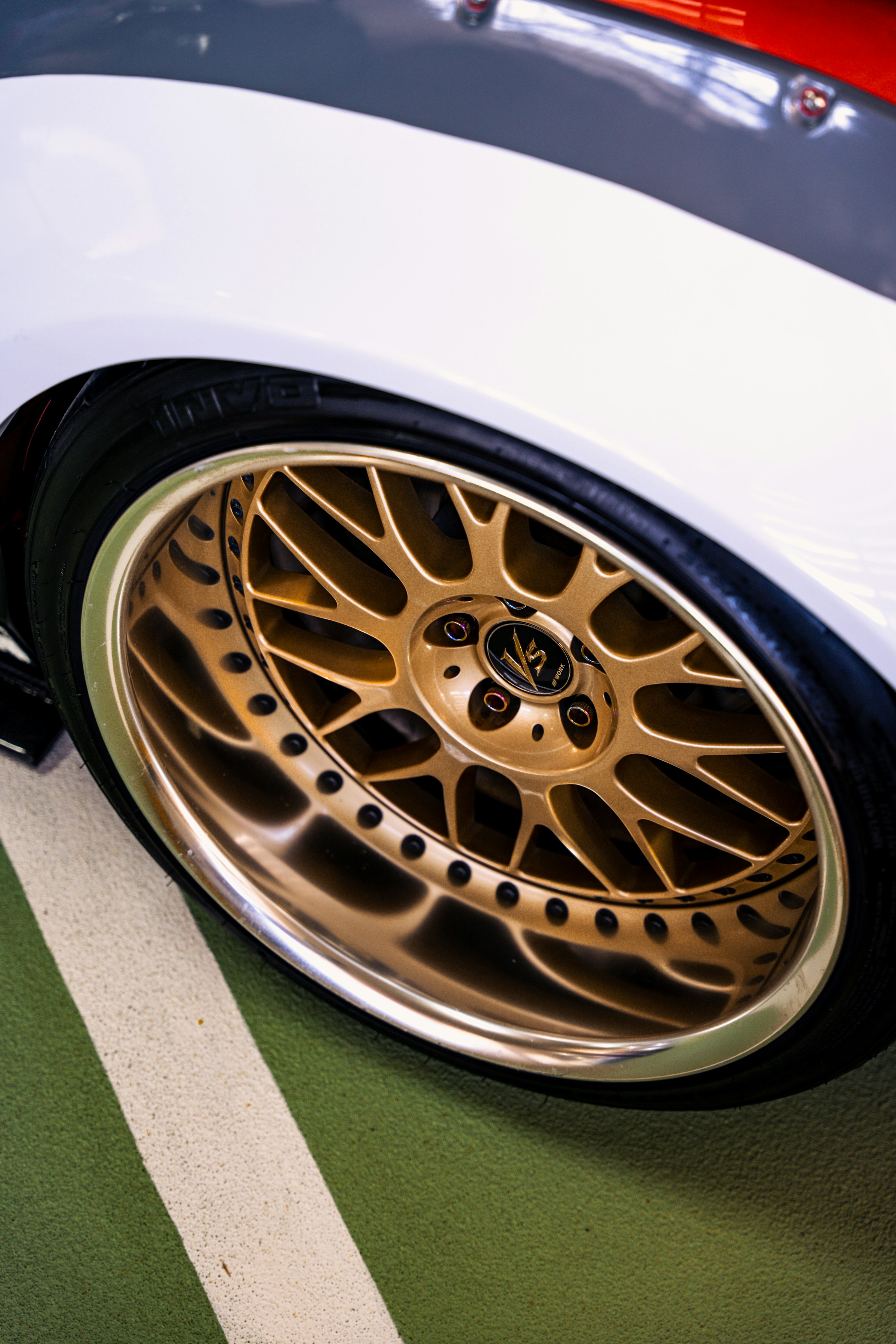 A close up of a tire on a sports car photo – Free Dubai Image on Unsplash