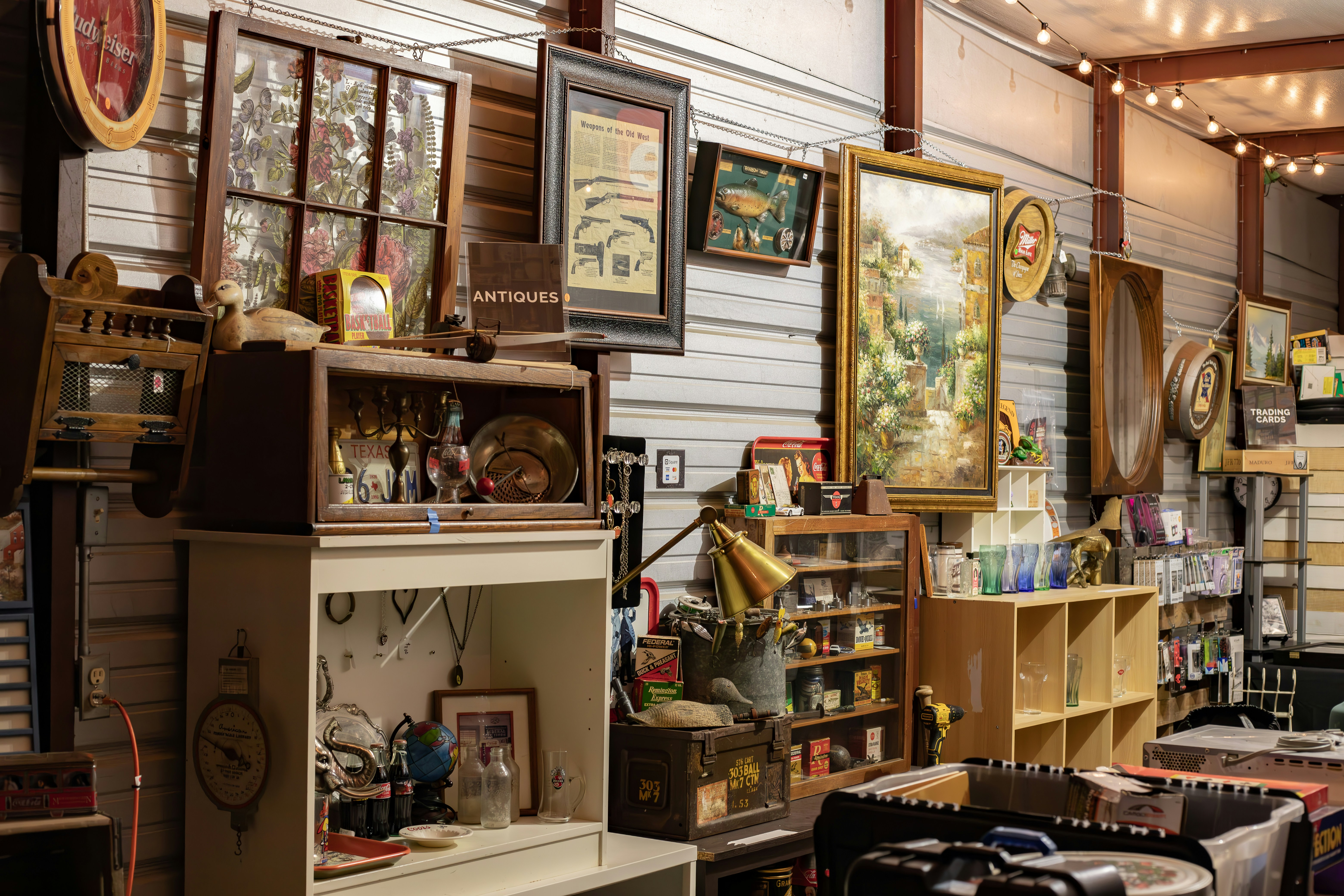 Une pièce remplie de nombreux objets différents photo – Image gratuite ...