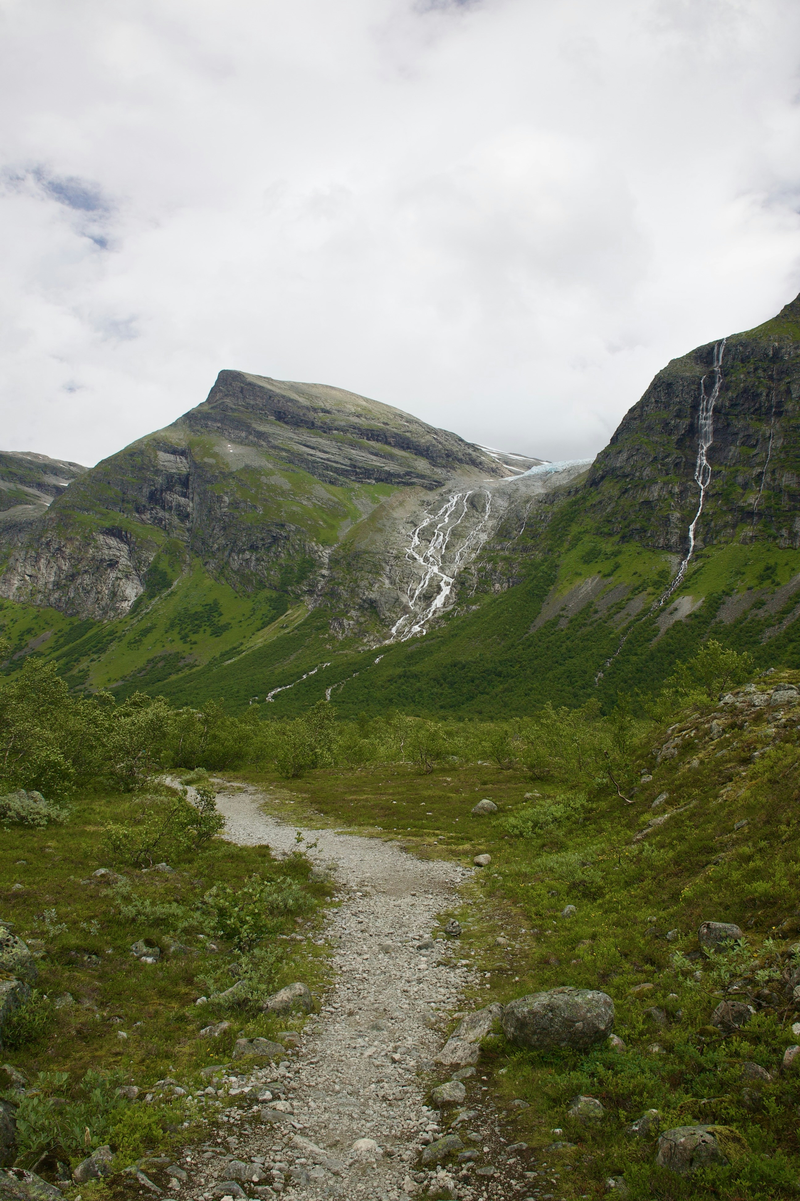 A path leading to a waterfall in the mountains photo – Free Norwegen ...