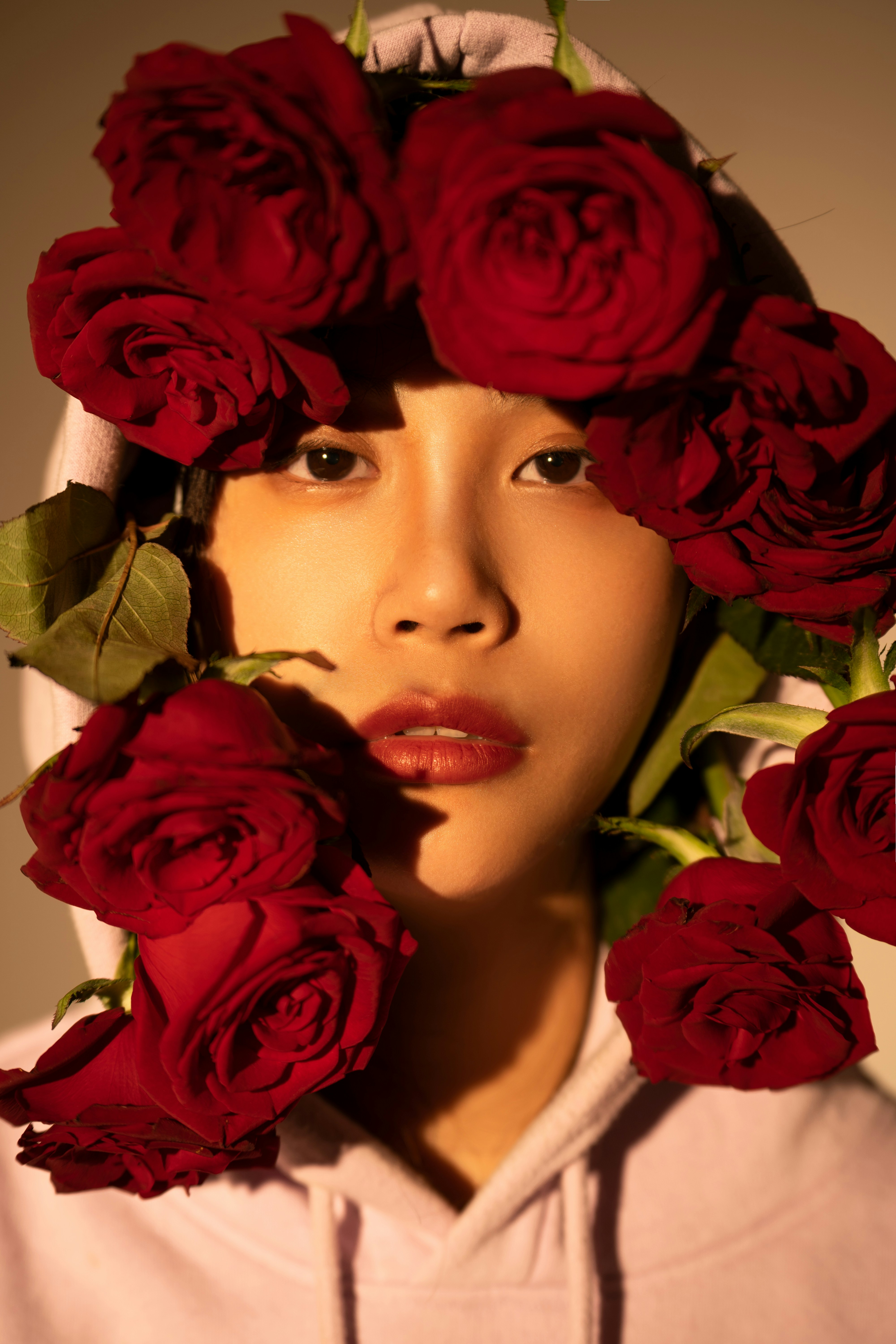 A woman with a bunch of roses on her head photo – Free Flower Image on ...