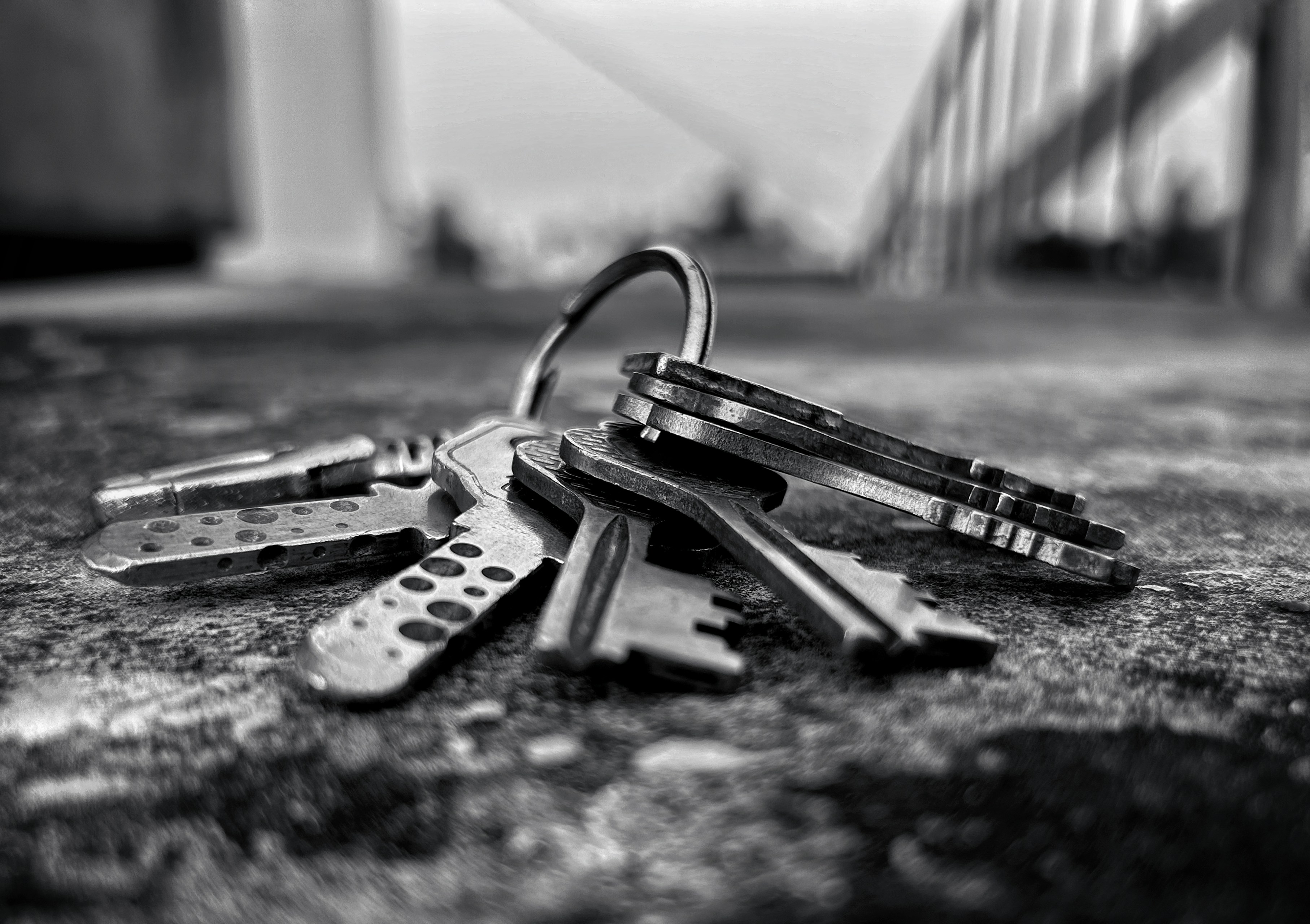 A bunch of keys that are laying on the ground photo – Free India Image ...