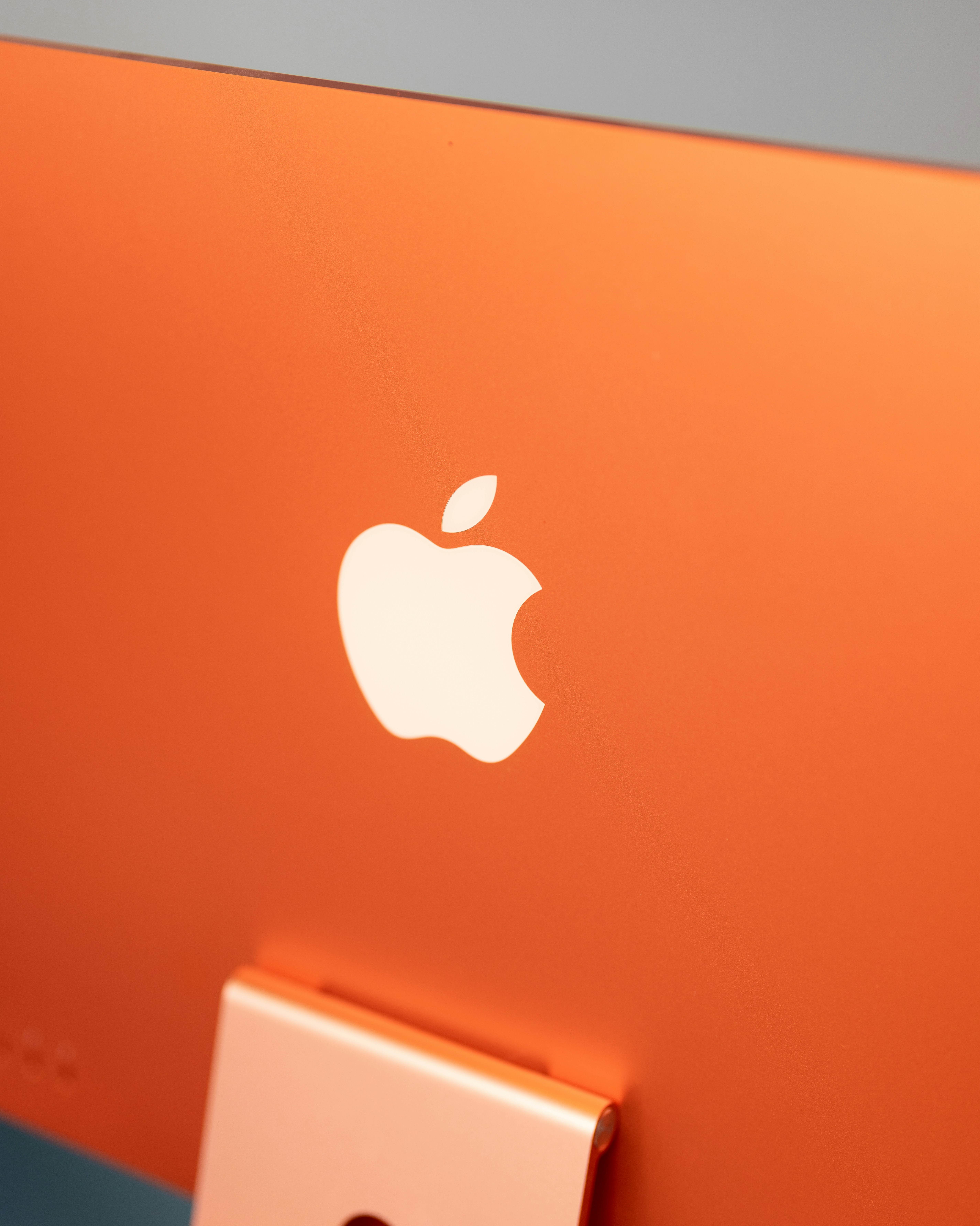 A close up of an orange apple computer photo – Free Standing desk Image ...