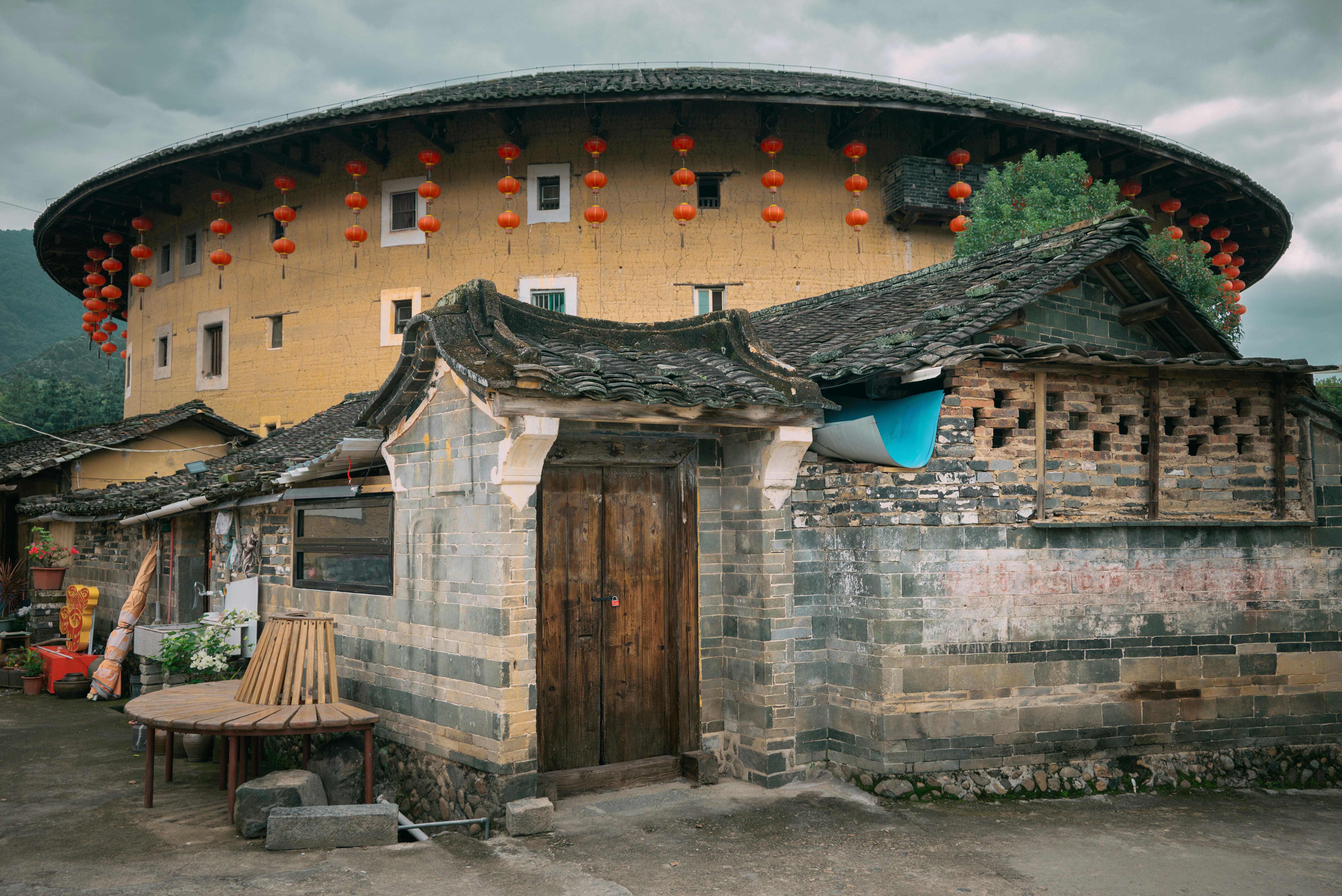 Lanterne-lit Village Roof: A Quiet Corner of Circular-Topped Architecture