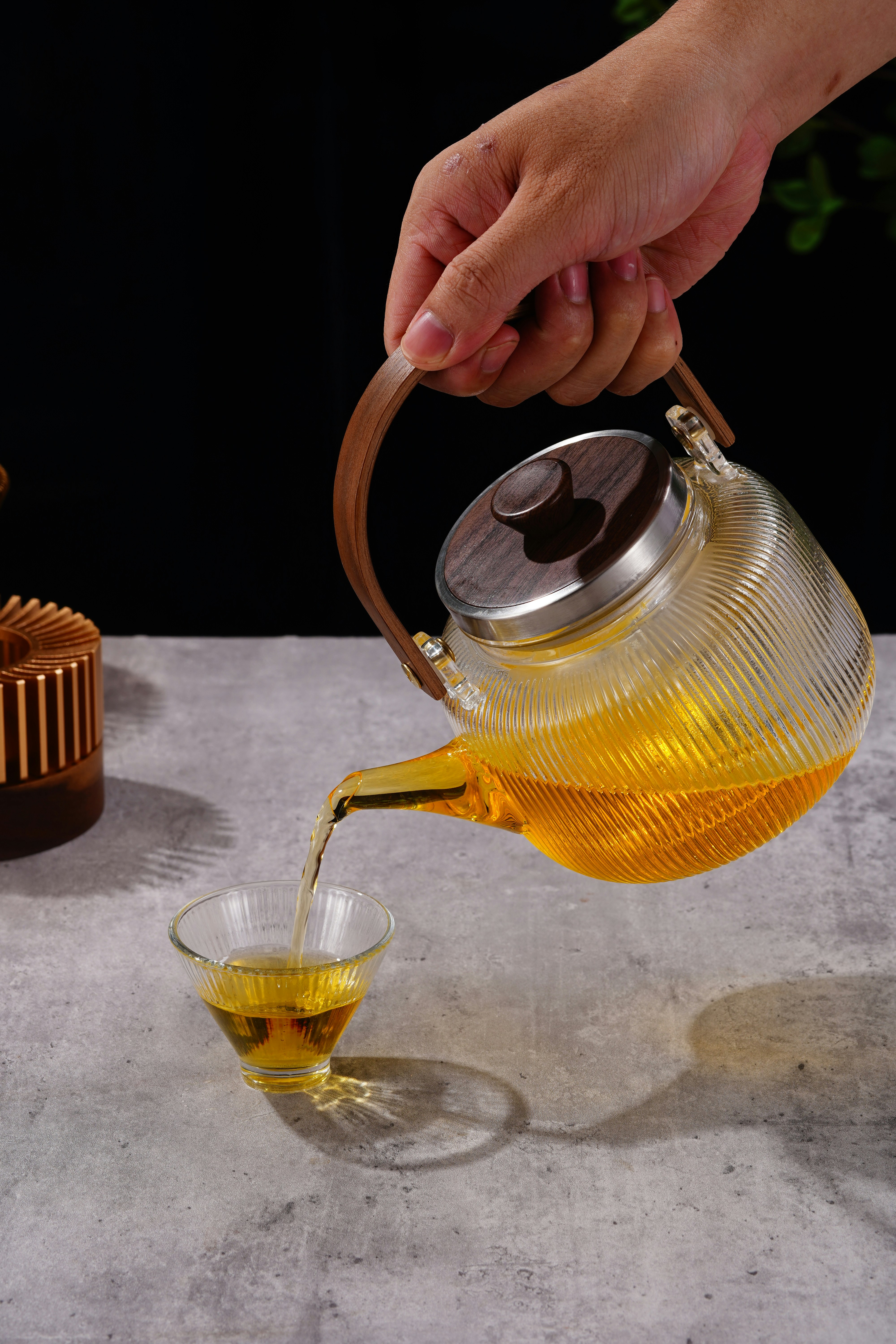 Amber Flow: A Hand-Guided Pour Into a Glass Teapot Moment