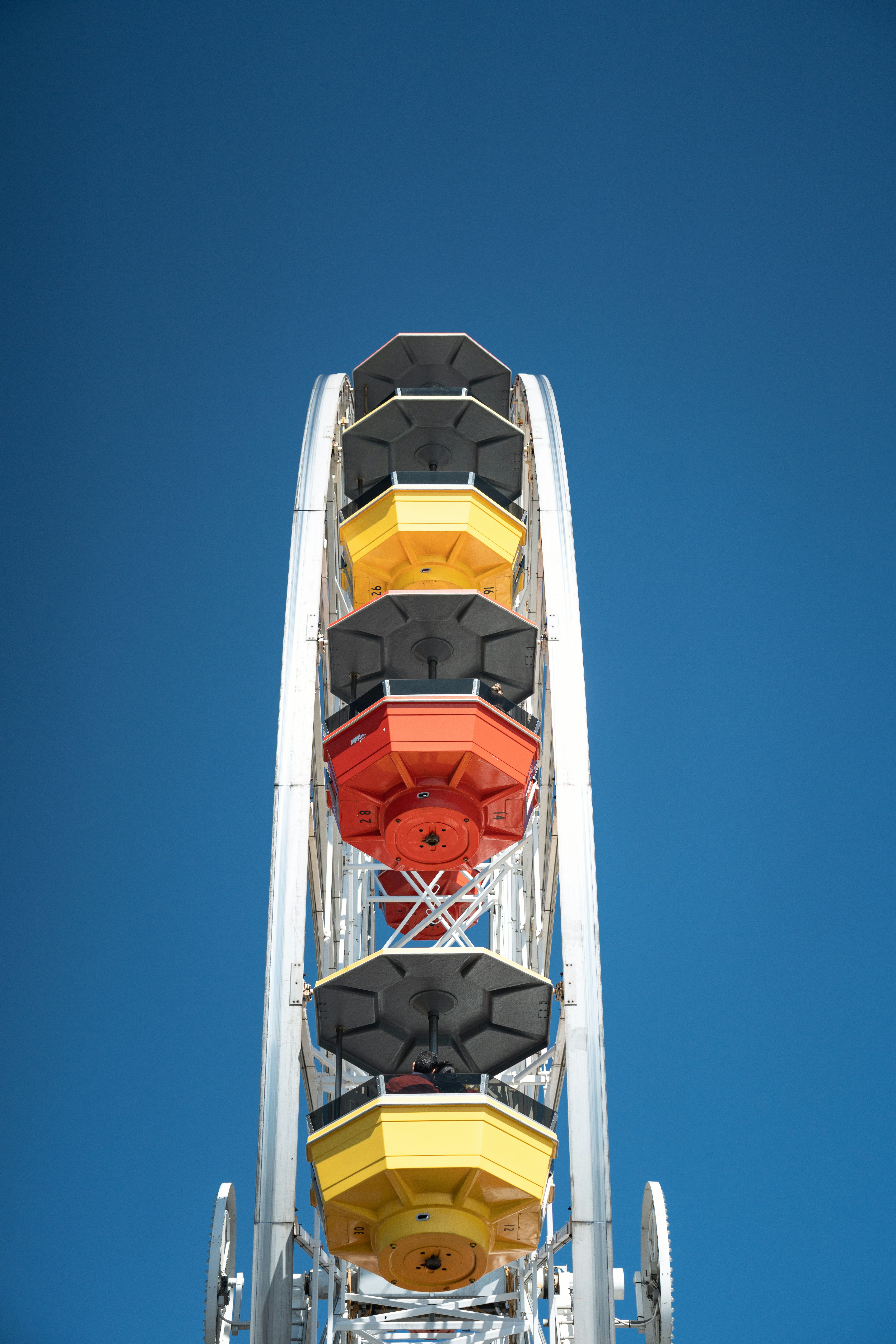 A ferris wheel with four different colored seats photo – Free Santa ...