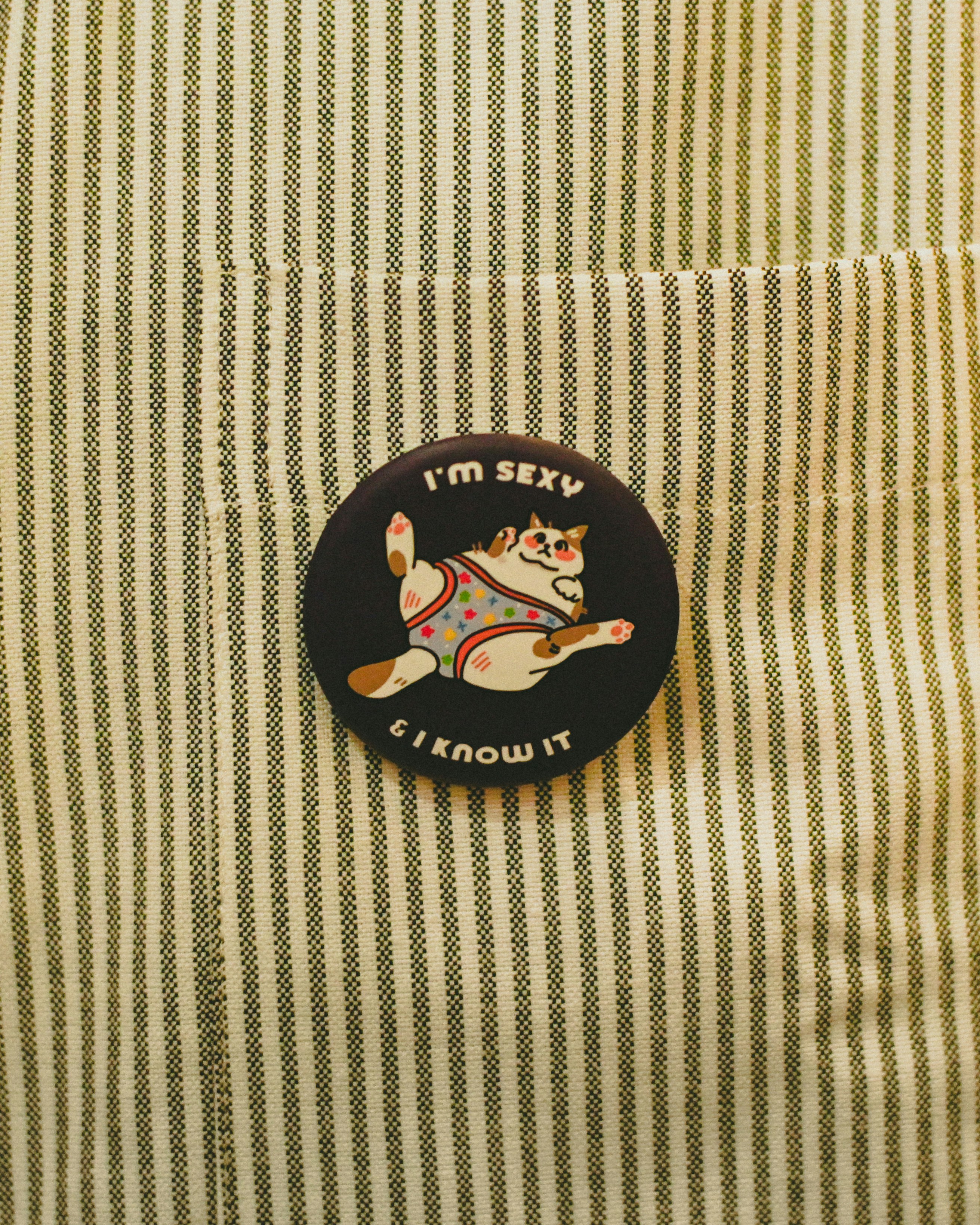 a button with a picture of a cat on it