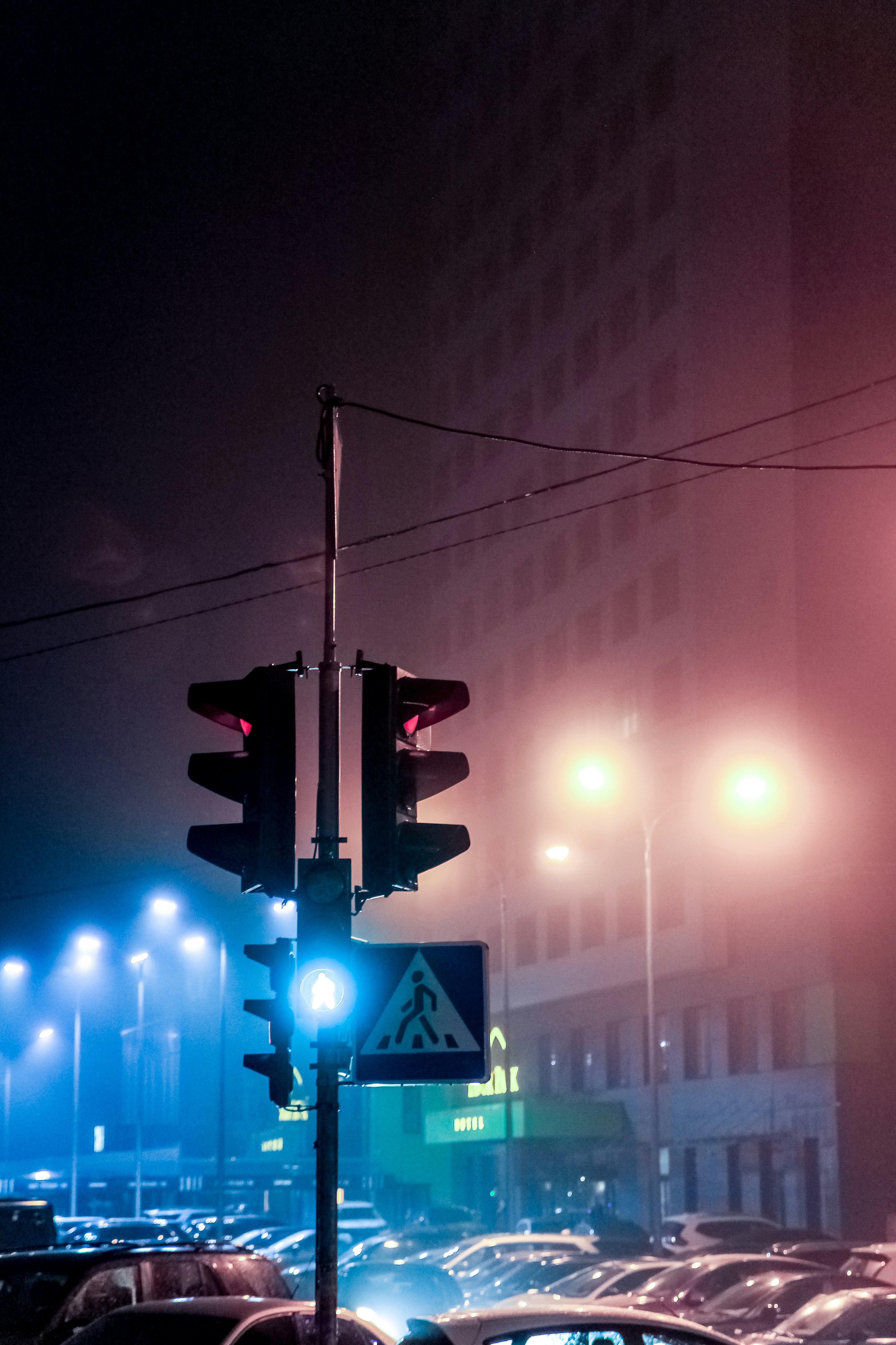 A traffic light sitting on the side of a road photo – Free Traffic ...