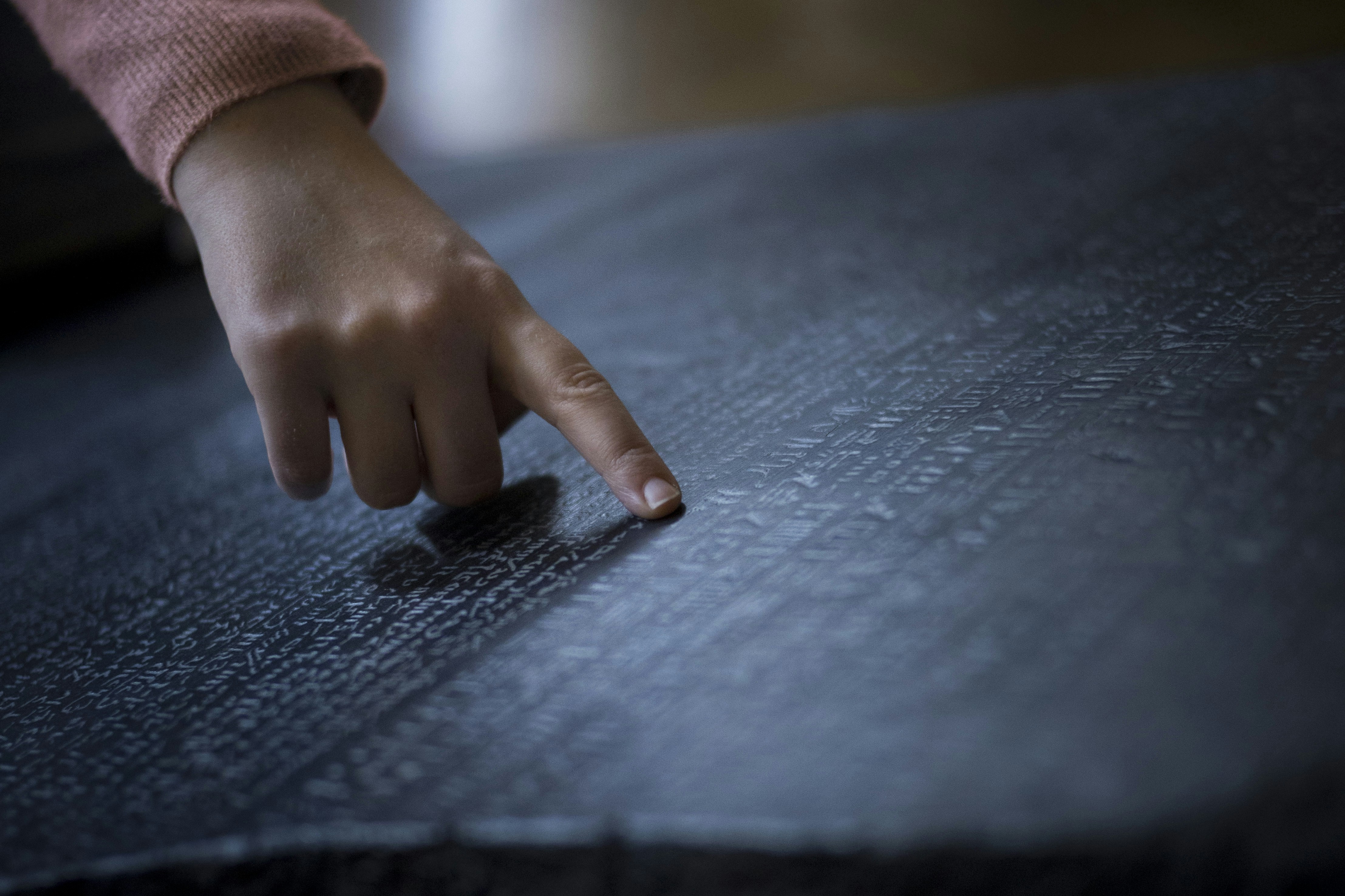 Trace of Focus: A Finger Points Across a Textured Surface