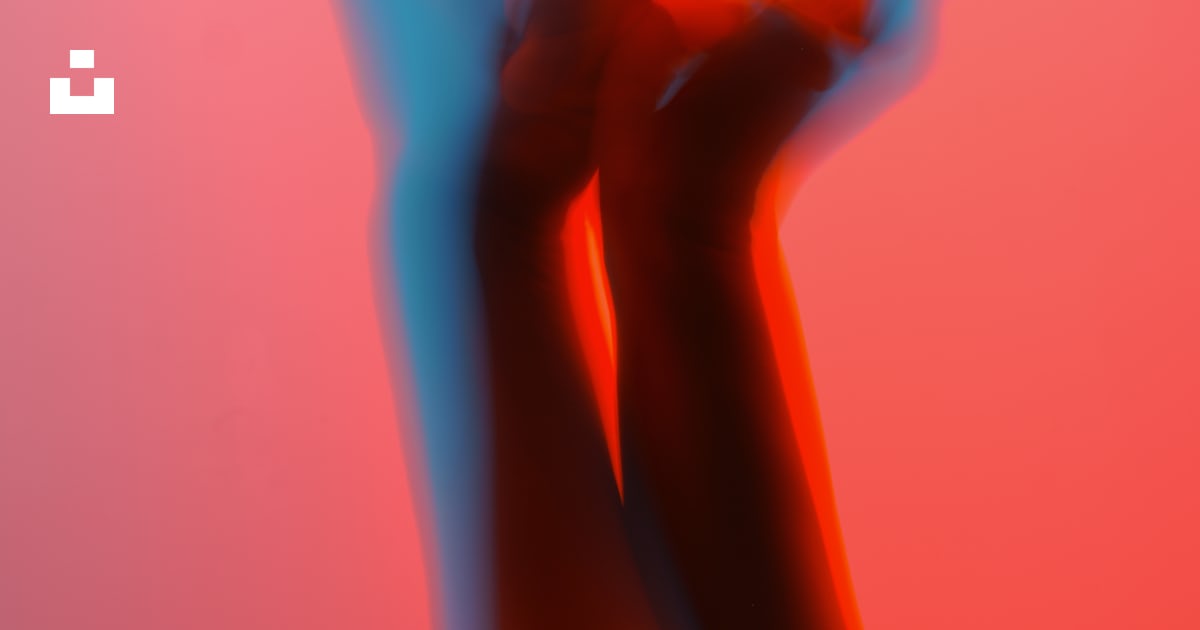 무언가를 들고 있는 두 손의 흐릿한 이미지 사진 Unsplash의 무료 손 이미지
