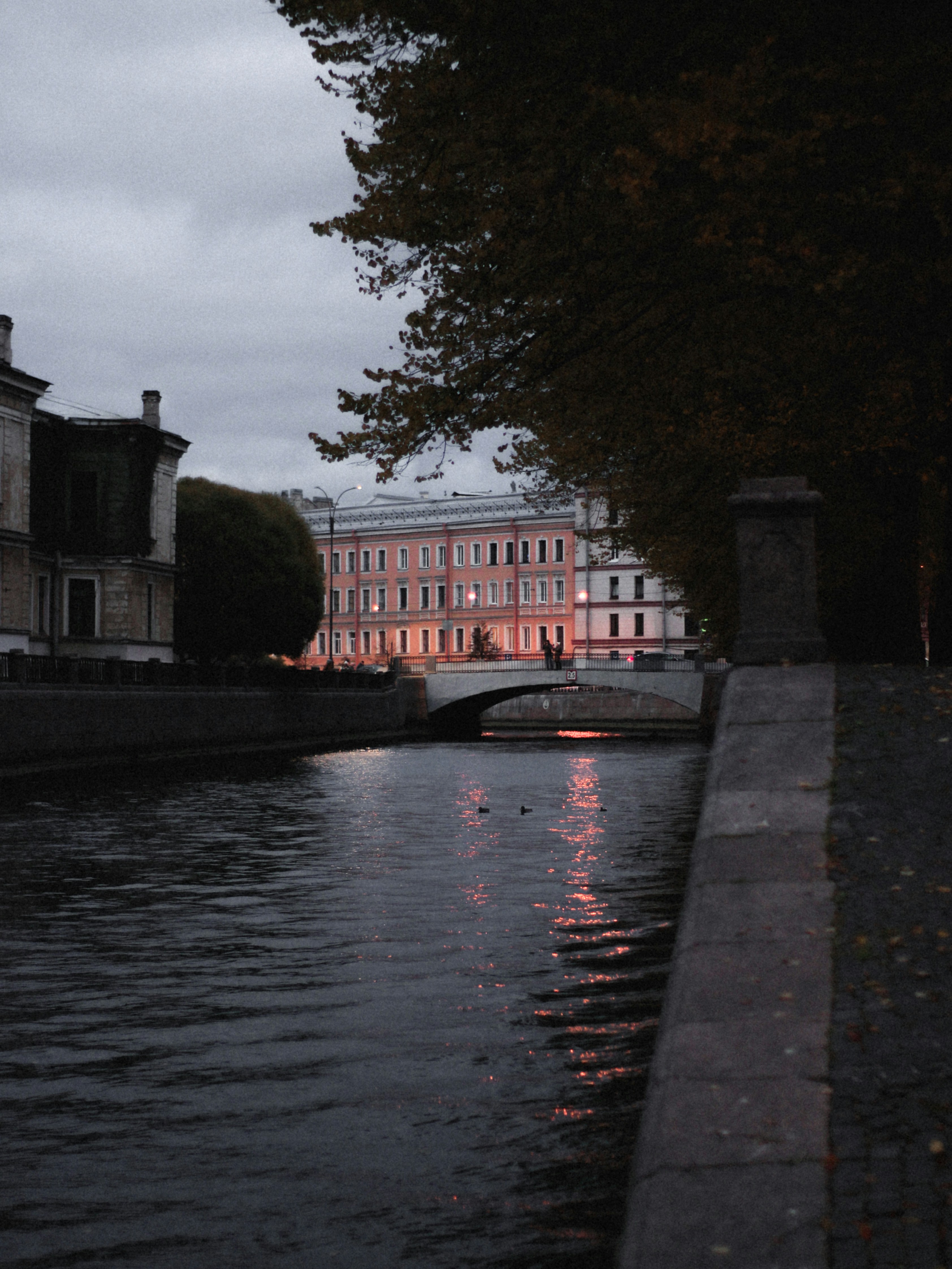 Dusk Along the Canal: Peach Facades and Quiet Reflections
